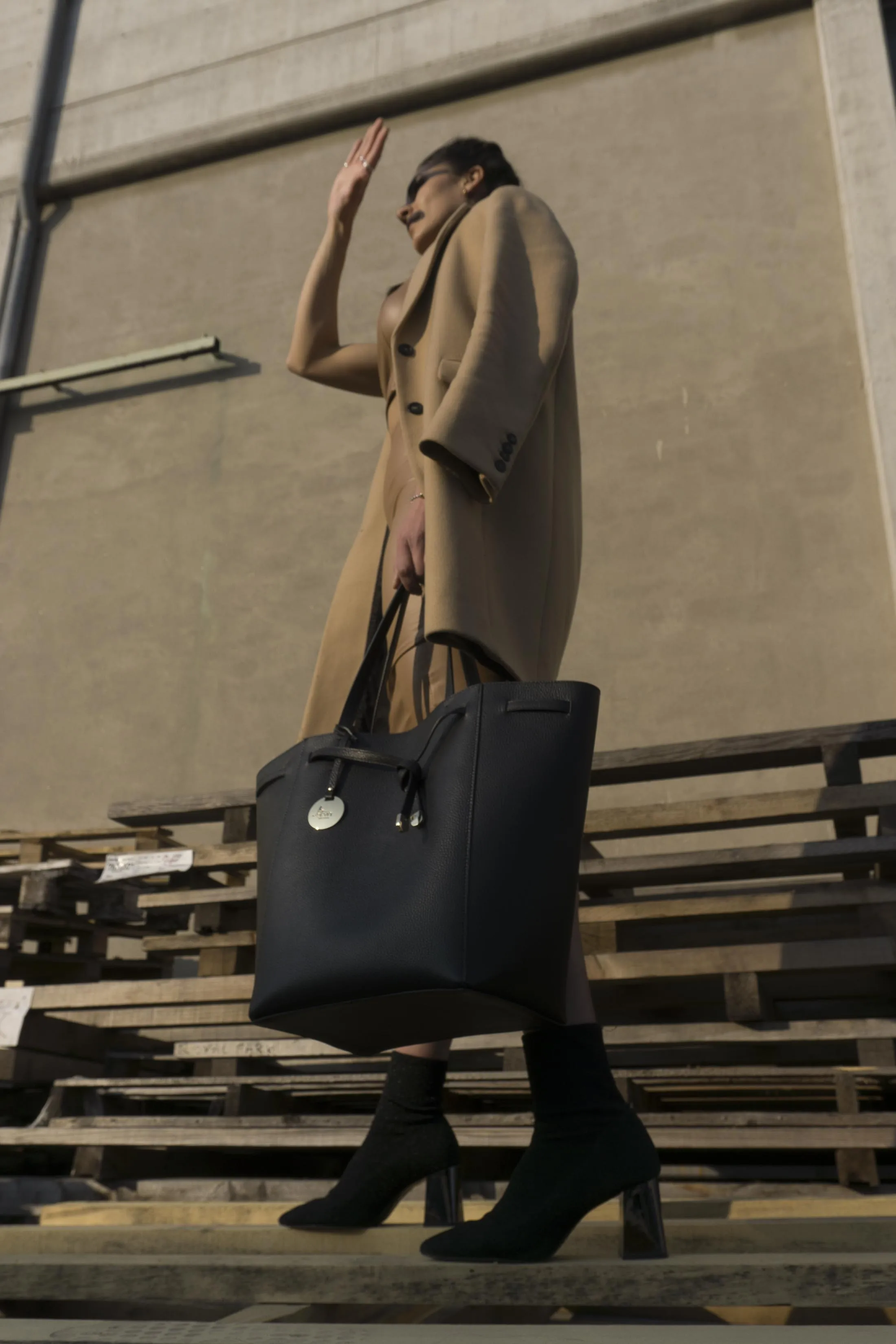 Compact Leather Tote Hobo Shopper Satchel Handbag with Stylish Round ...