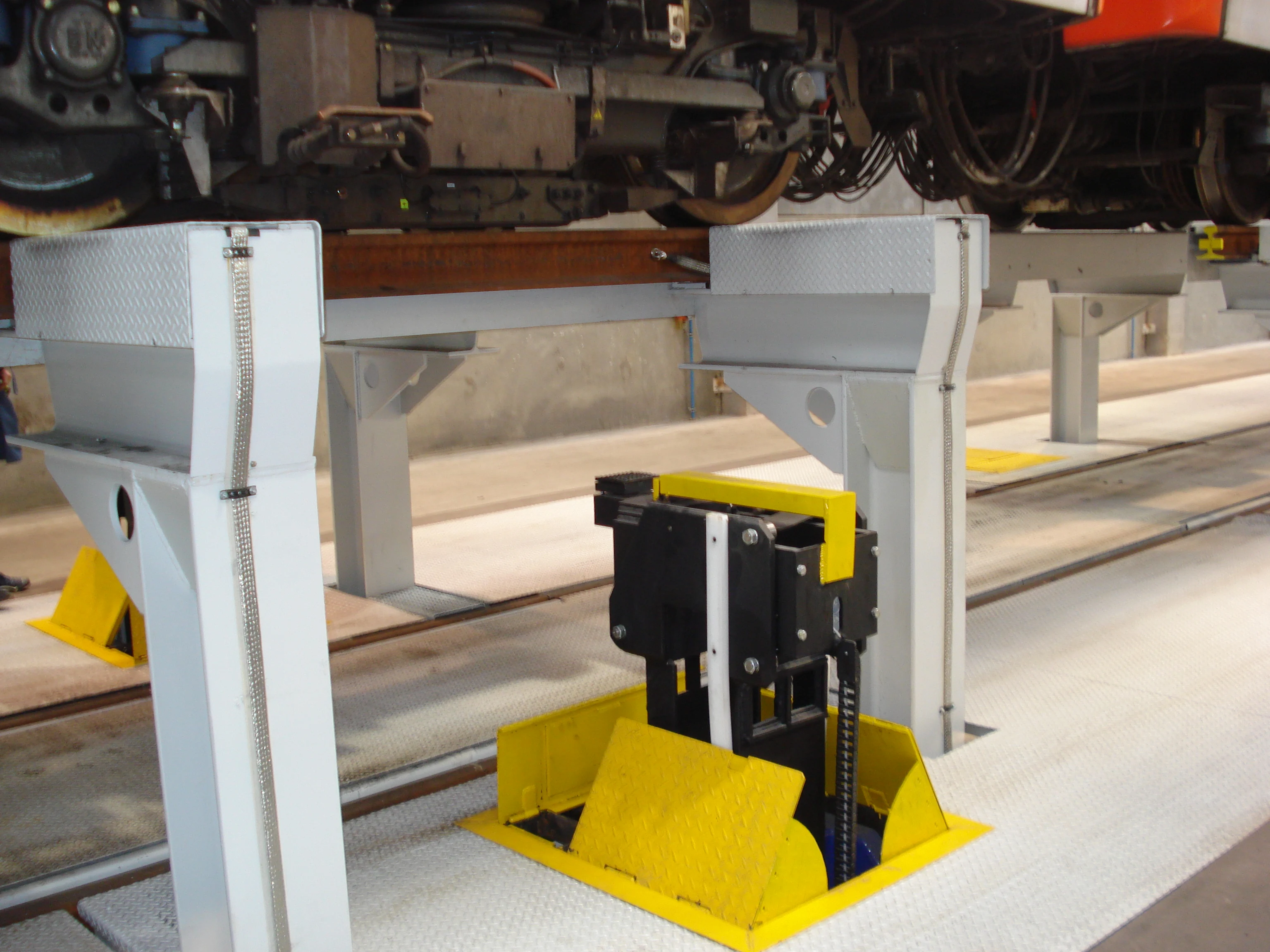 Underfloor Lifting System Bulox Equipment Railway Lifting System ...