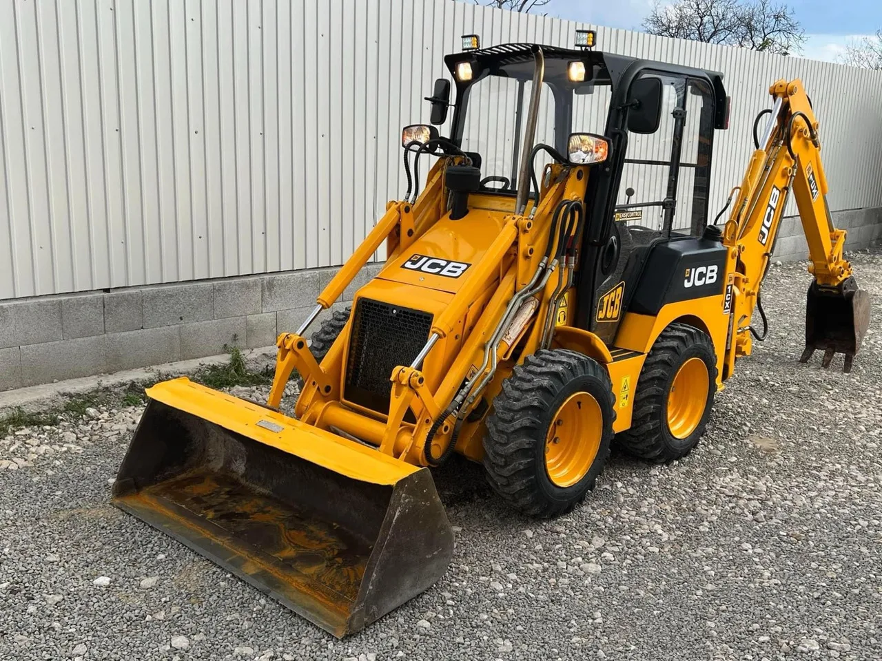 Used JCB 1CX Retro Backhoe Loader for Sale - 2 Ton Capacity