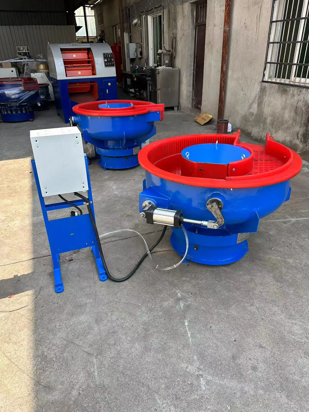 Automatic Deburring Vibratory Machine Vibratory Tumbler Polishing ...