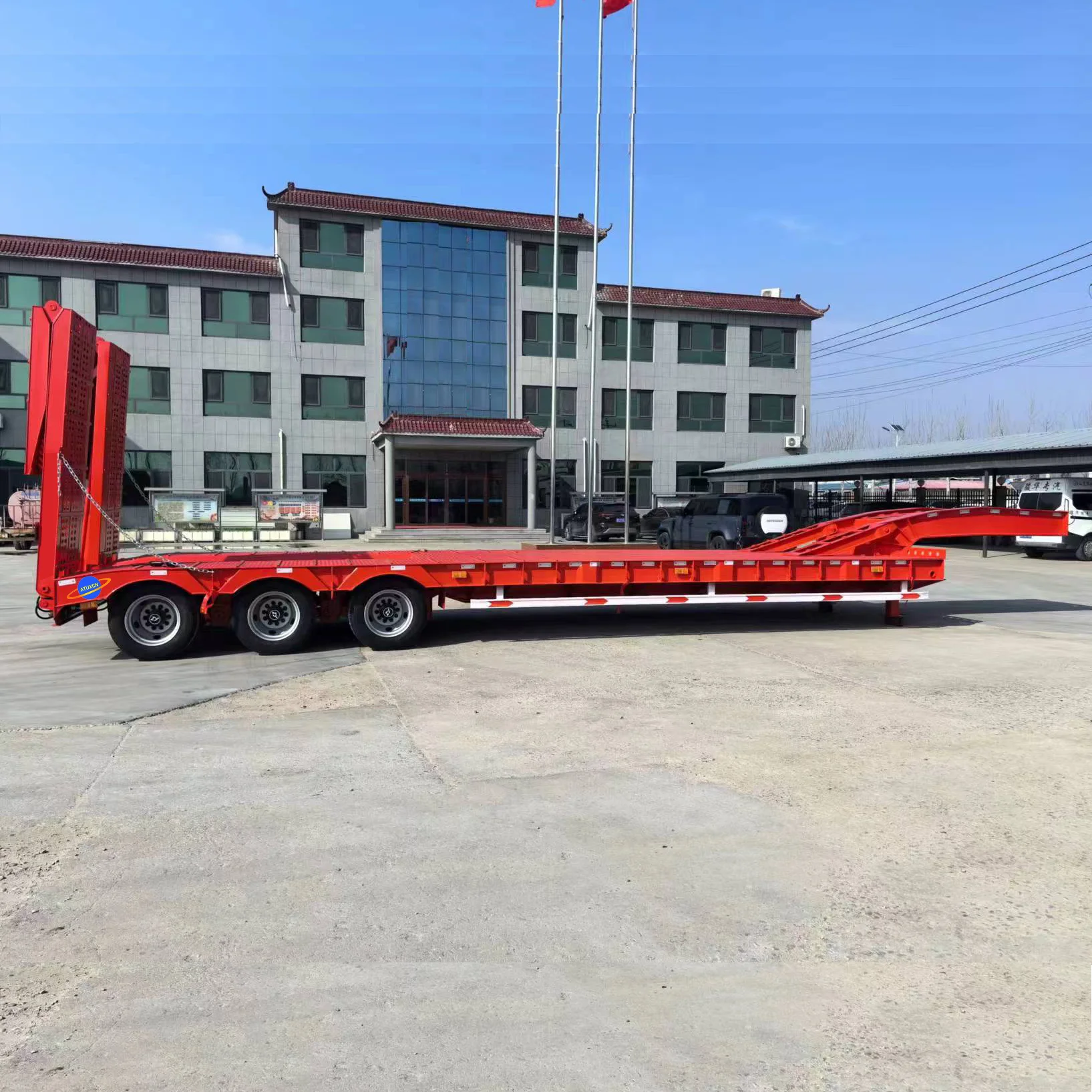 High Heavy Duty Lowboy 3 Axle Hydraulic Ramp 50t Lowbed Semi Trailer ...