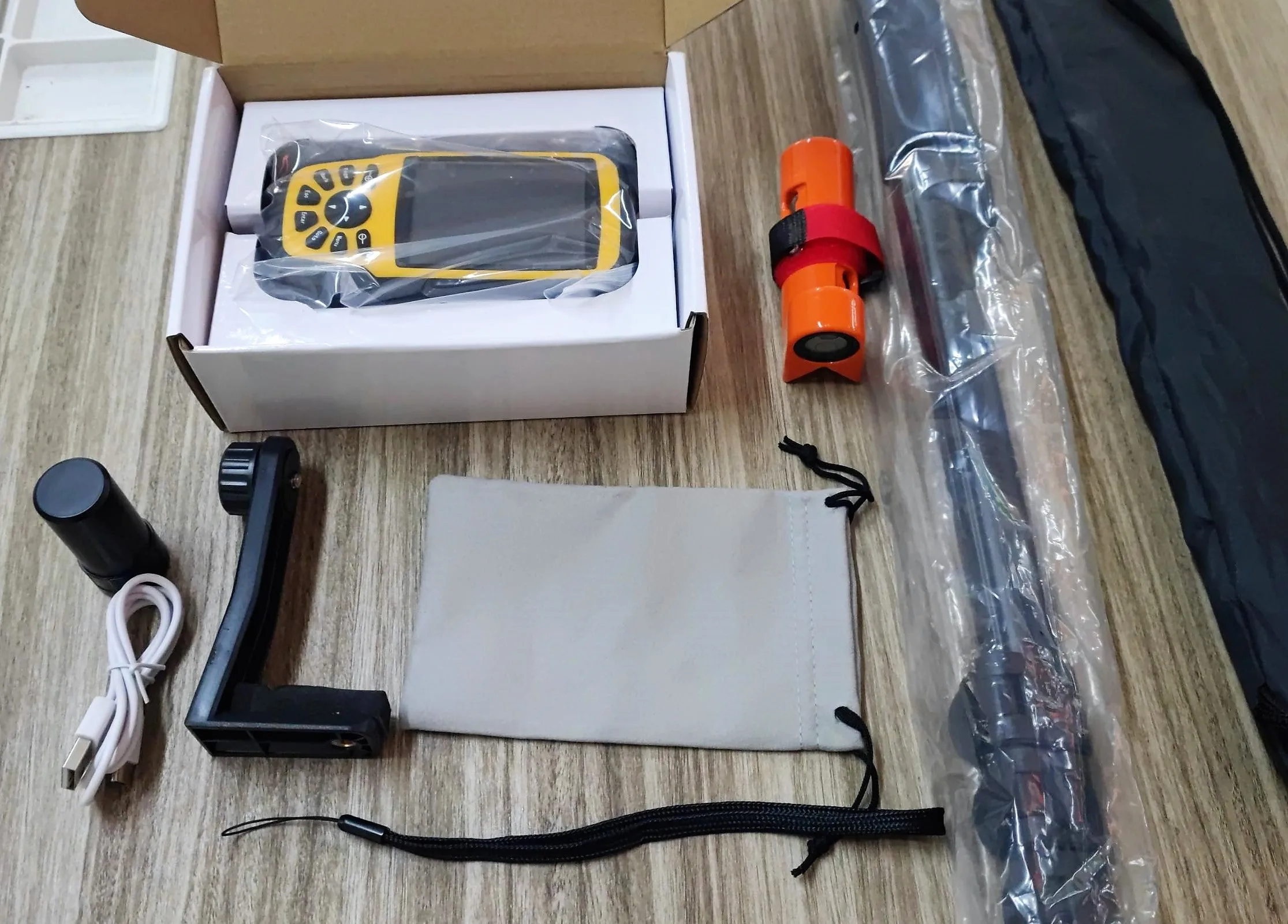 High Precision 660 Rtk Portable Rtk Gnss Receiver For Rover Surveying ...
