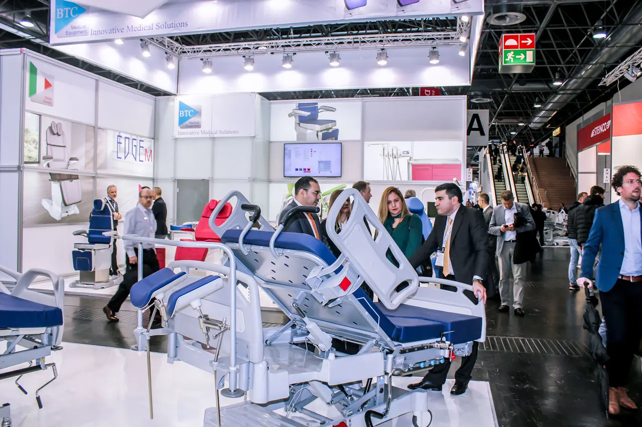 Cheap And Mechanical Hospital Bed With Two Cranks And Folding Side Rail ...