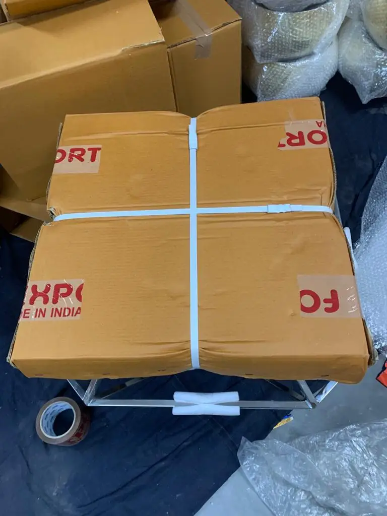 Modern New Shape Design Wire Gold Metal Decoration Designer Unique ...