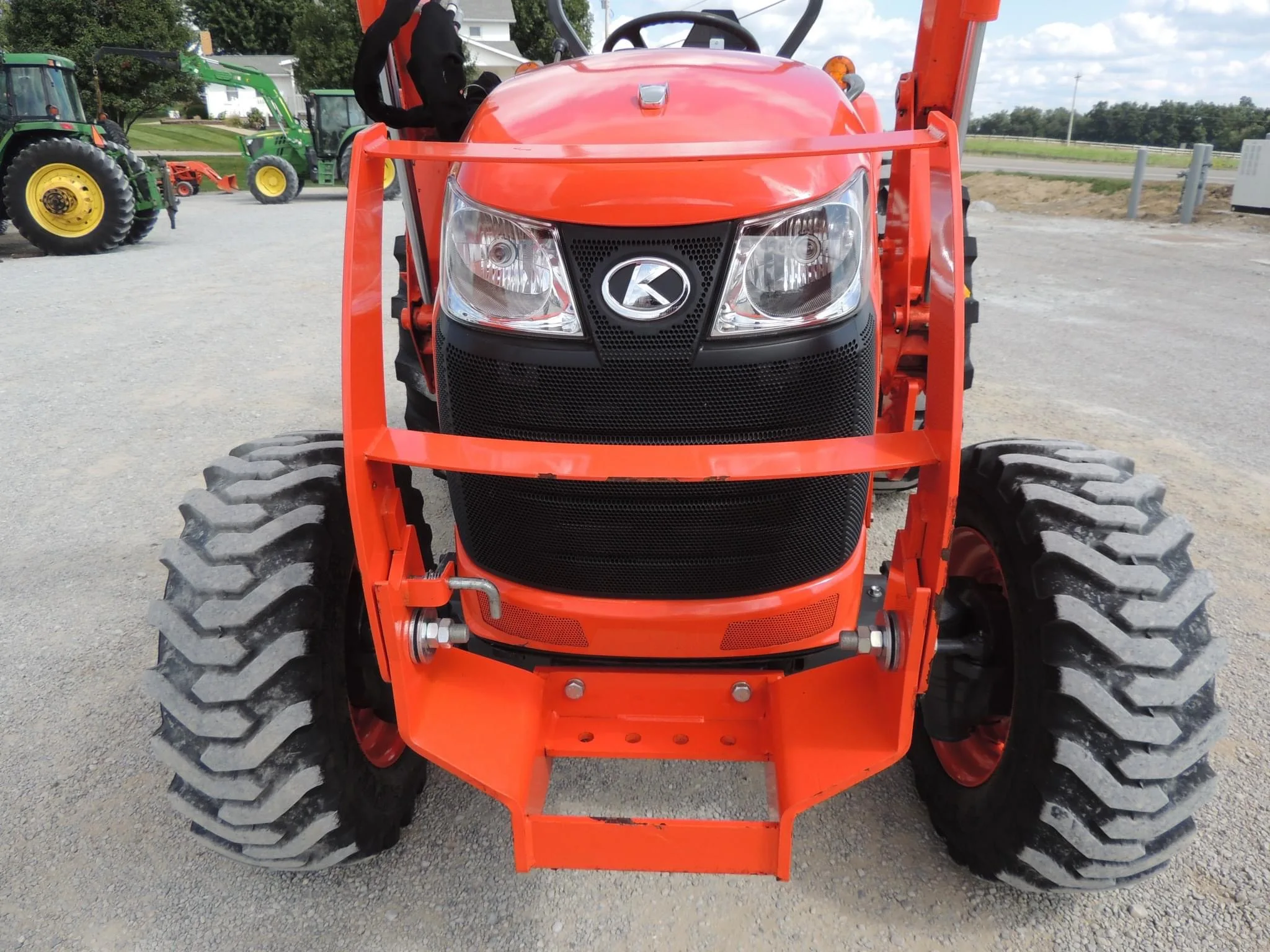 Kubota LA764 Tractor Backhoe - Versatile 4WD Machine