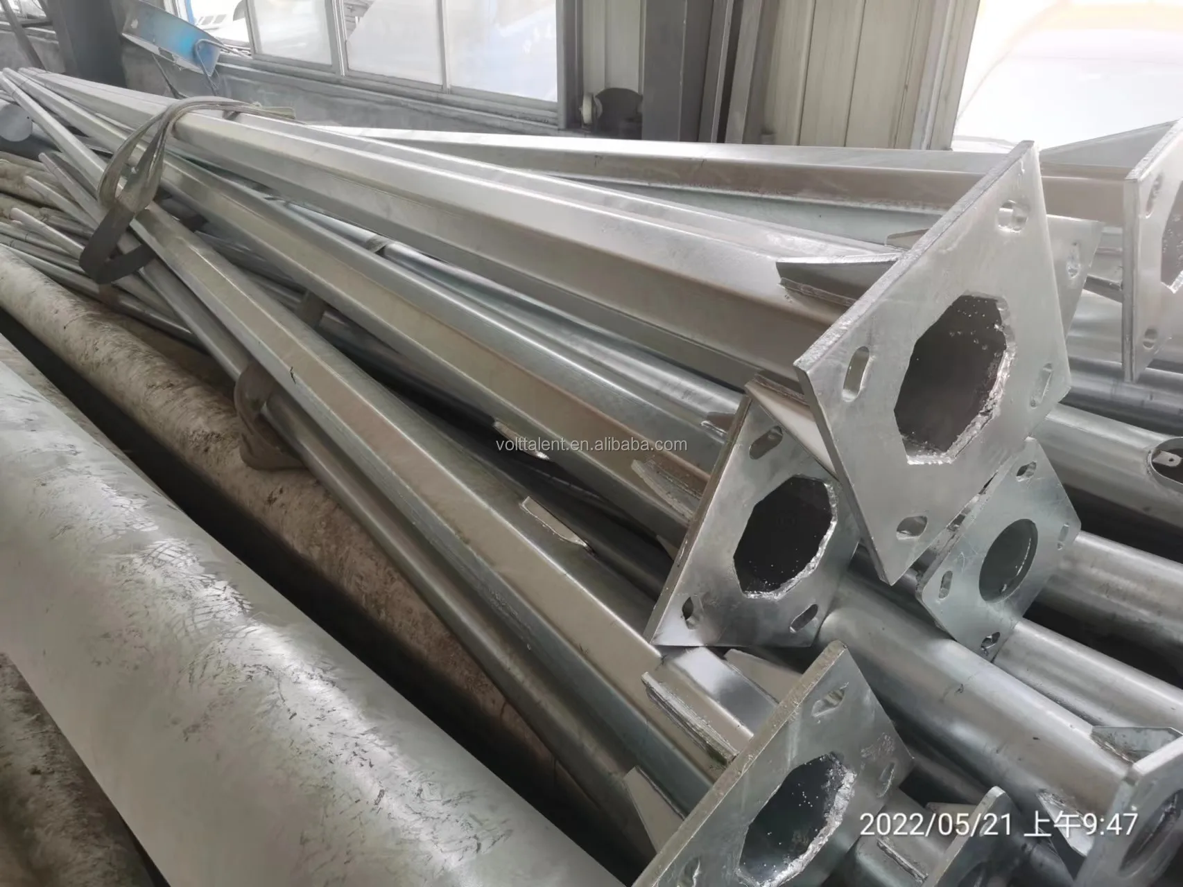 Street Light Pole High Mast Pole Garden Light Pole Traffic Light Hot ...