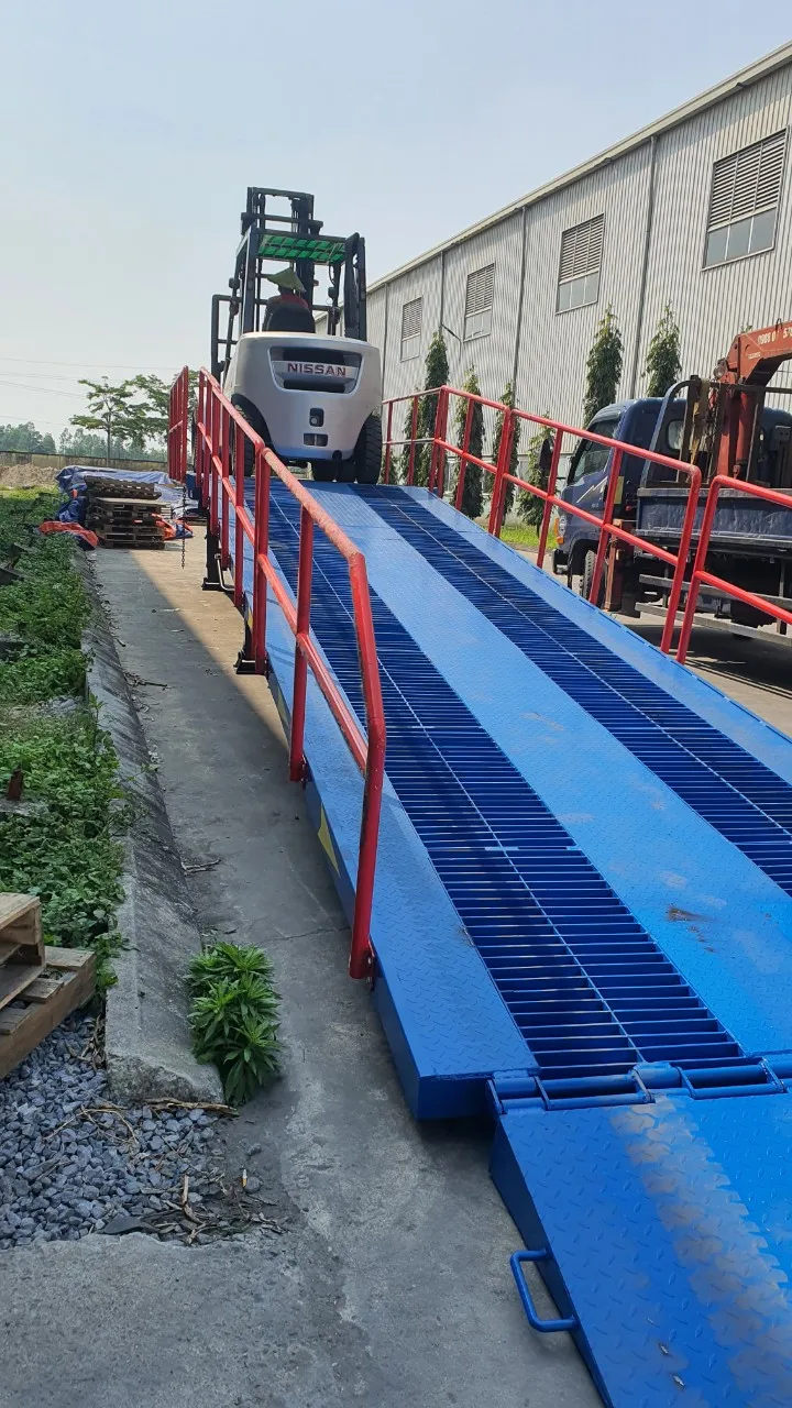 Grating Container Loading Ramp Vramp-10t-g Dock Yard With Banisters ...