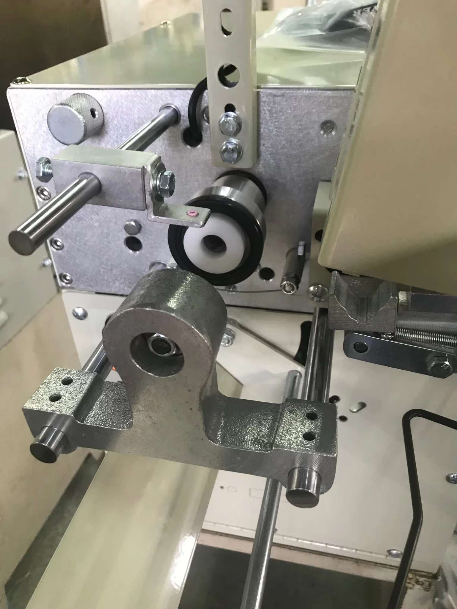 Automatic Leno Gear Bobbin Winder Machine - Made in Taiwan