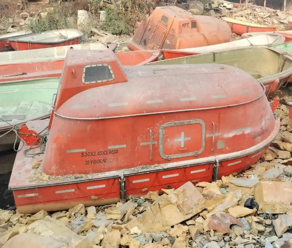 Small Size Complete with Engine Used FRP Totally Enclosed Life Boat for ...