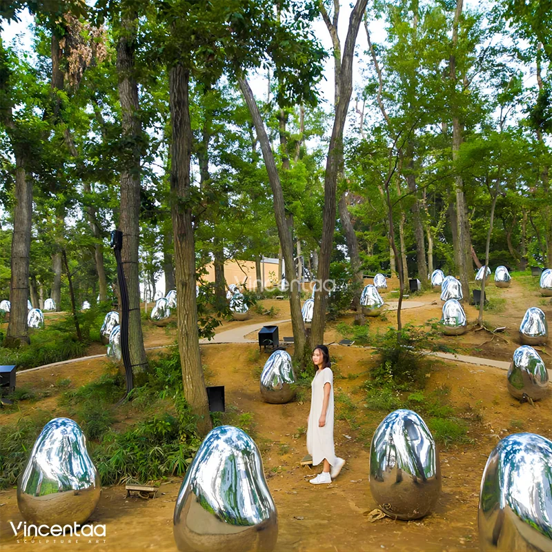 Vincentaa Modern Art Outdoor Lawn Plaza with Custom Sculptures