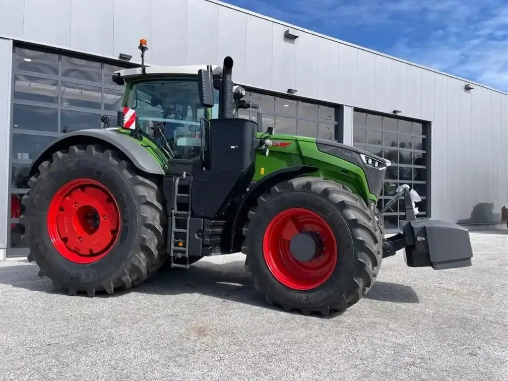 Fendt 500HP Tractor - High Productivity Farm Work Machinery