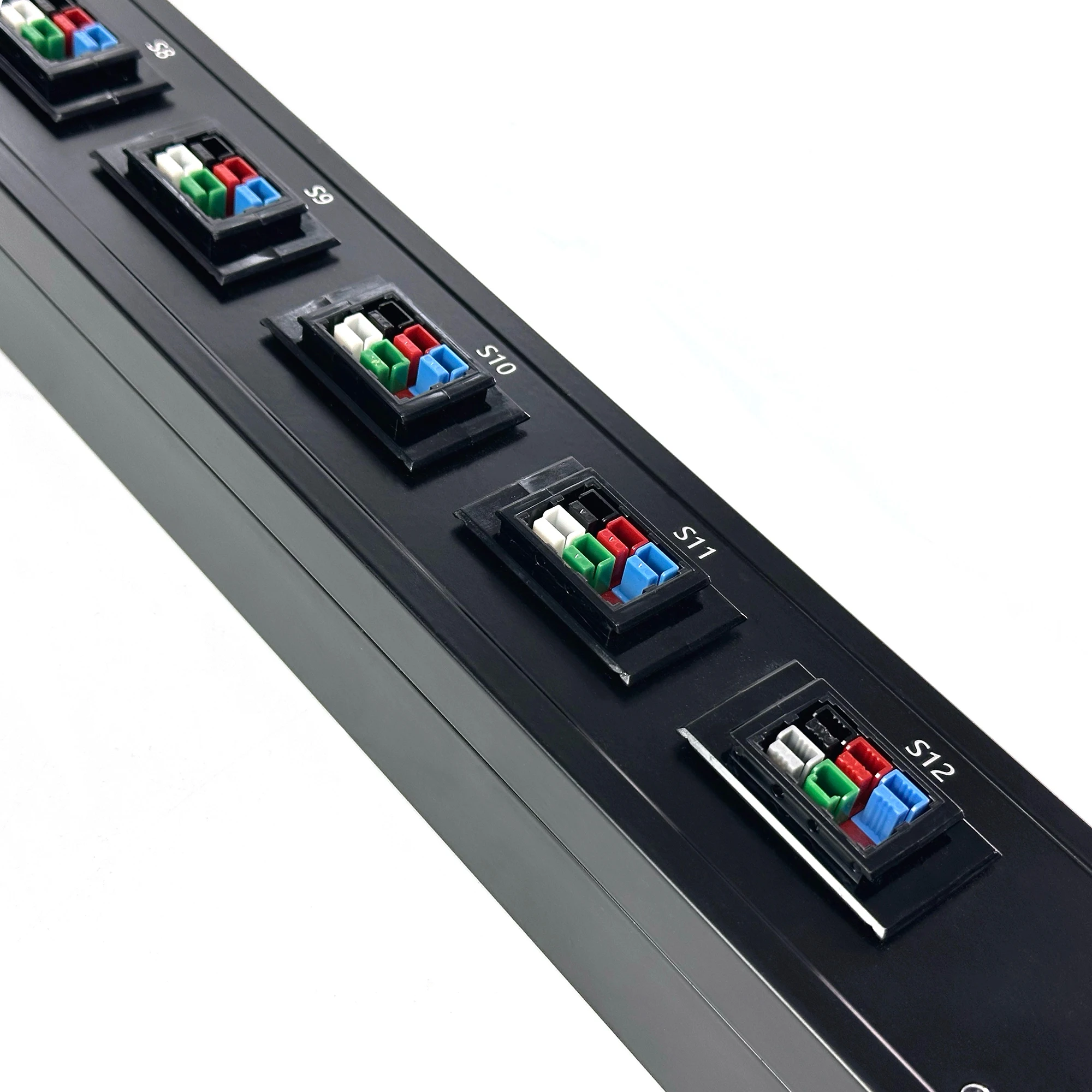 ICPDU P+ Monitored & Switched by Outlets Three Phase Data Mining ...