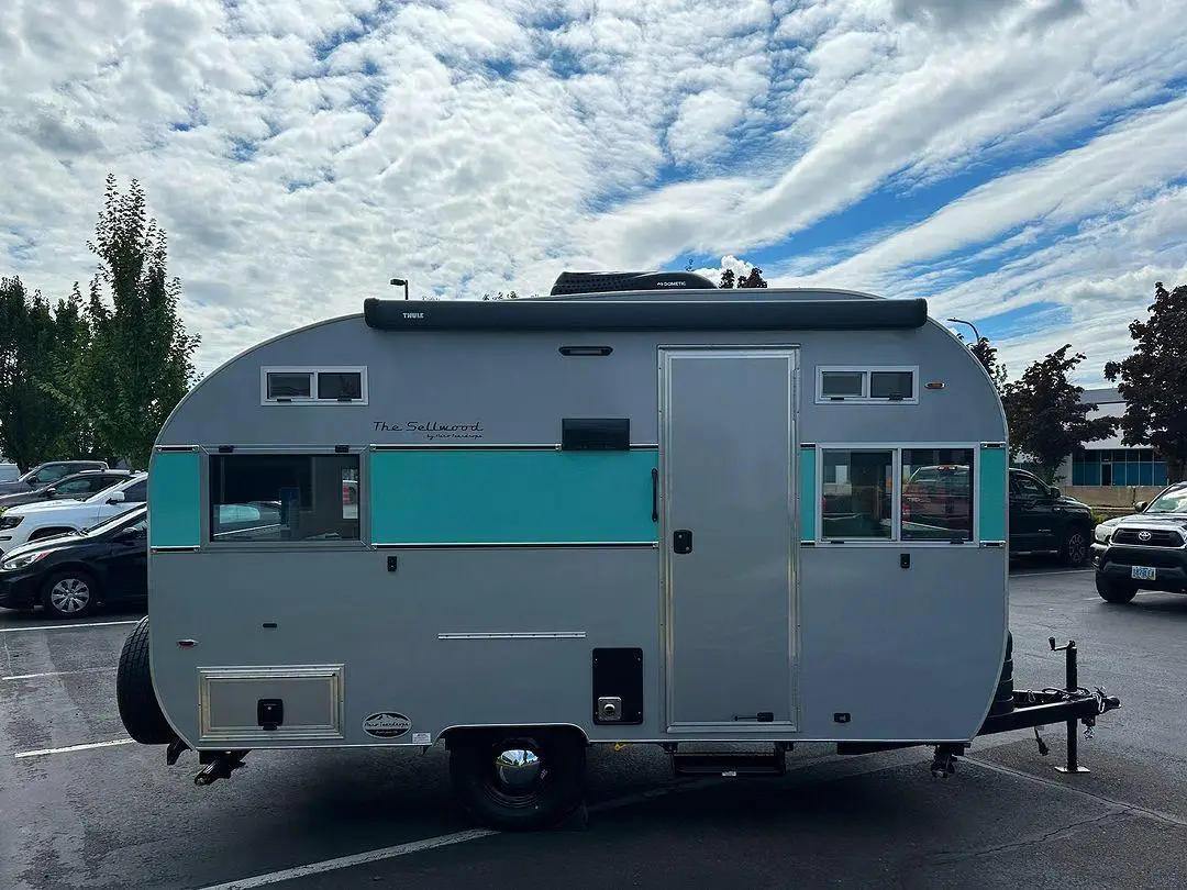 Campermovil - Fully Equipped Mobile Camper RV for Camping