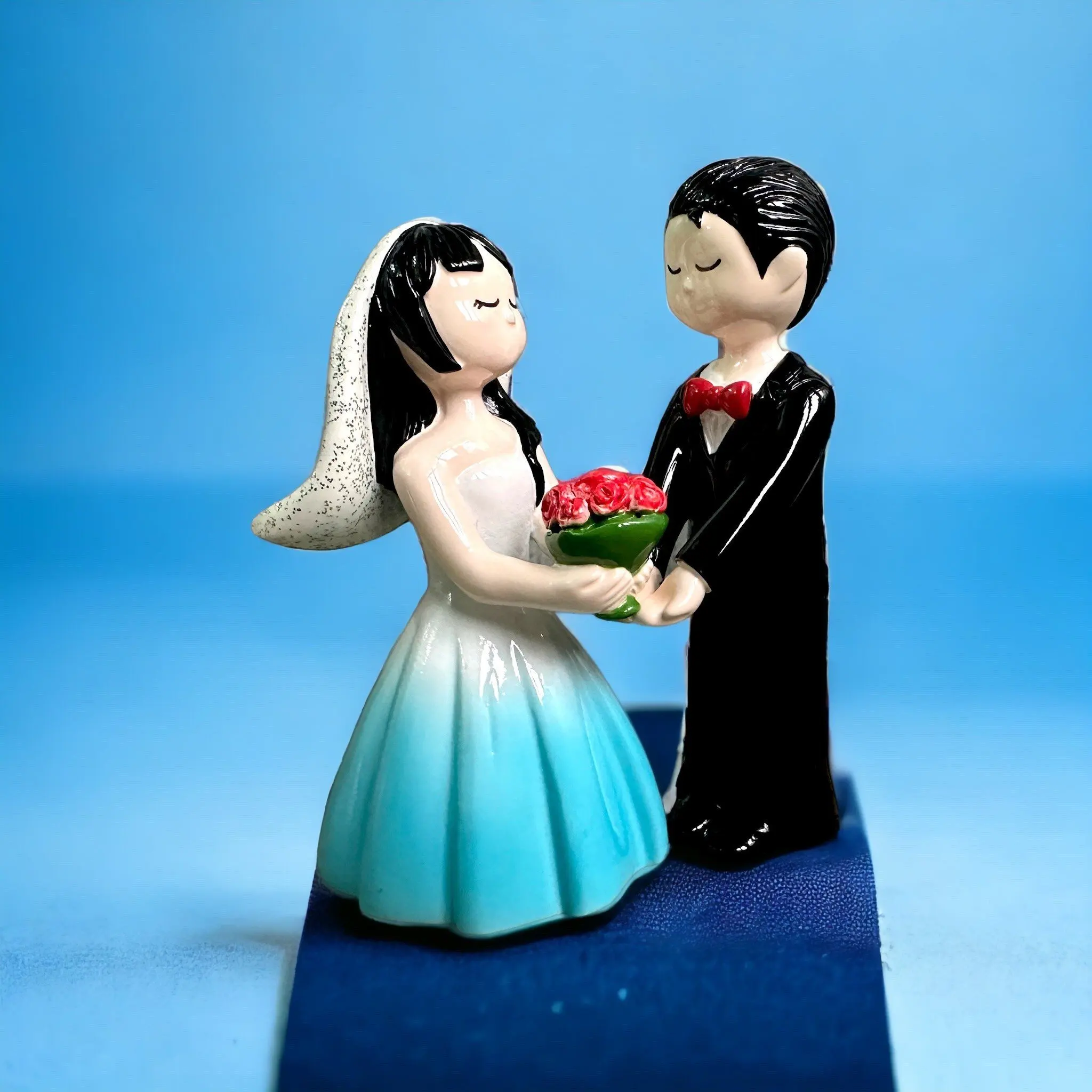 Wholesale Decorative Statues of Cute, Intimate Wedding Couples for ...