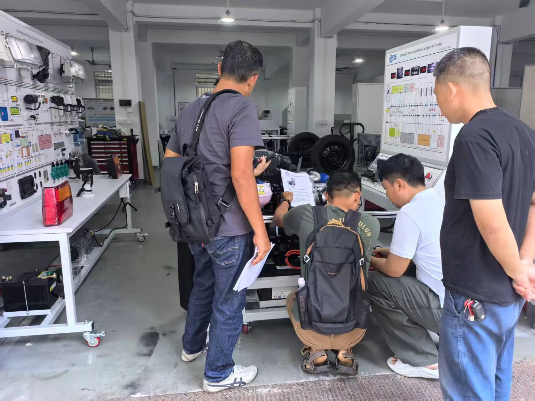 Electric Vehicle Cutaway Training Equipment - Automotive Training