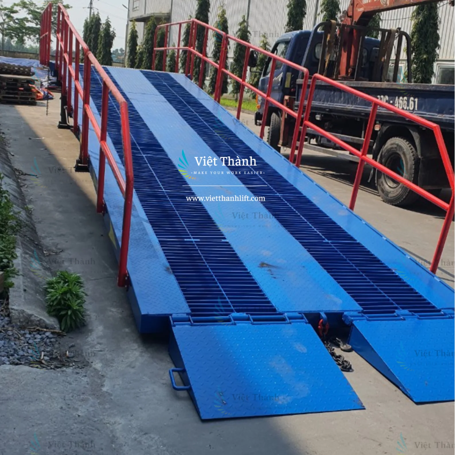 Grating Container Loading Ramp Dock Yard With Banisters Truck Ramp ...