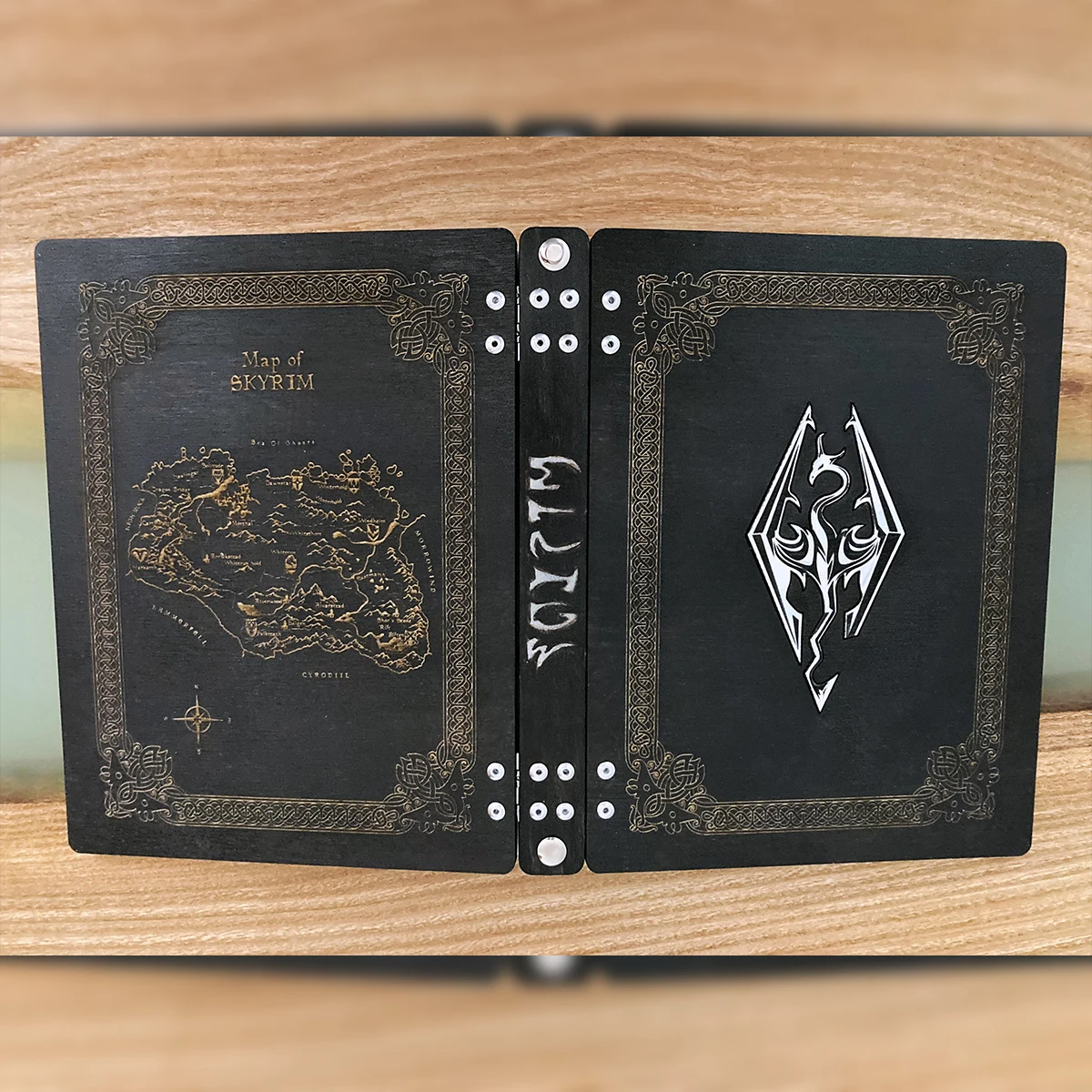 Glows In The A4 The Elder Scrolls Skyrim Ring Binder Wood Hardcover ...