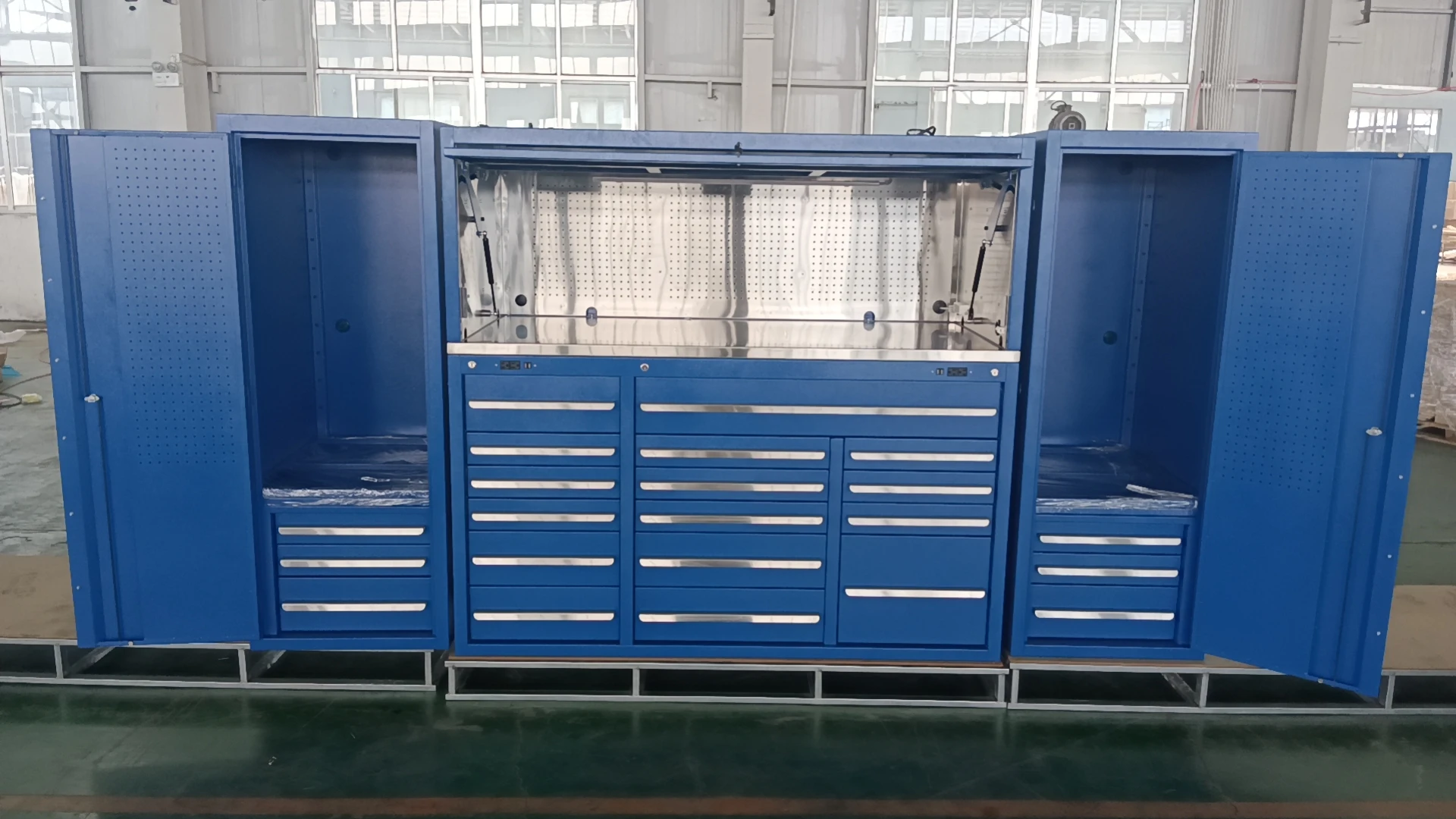 Heavy Duty 72 Inch Tool Box - Durable & Versatile Storage