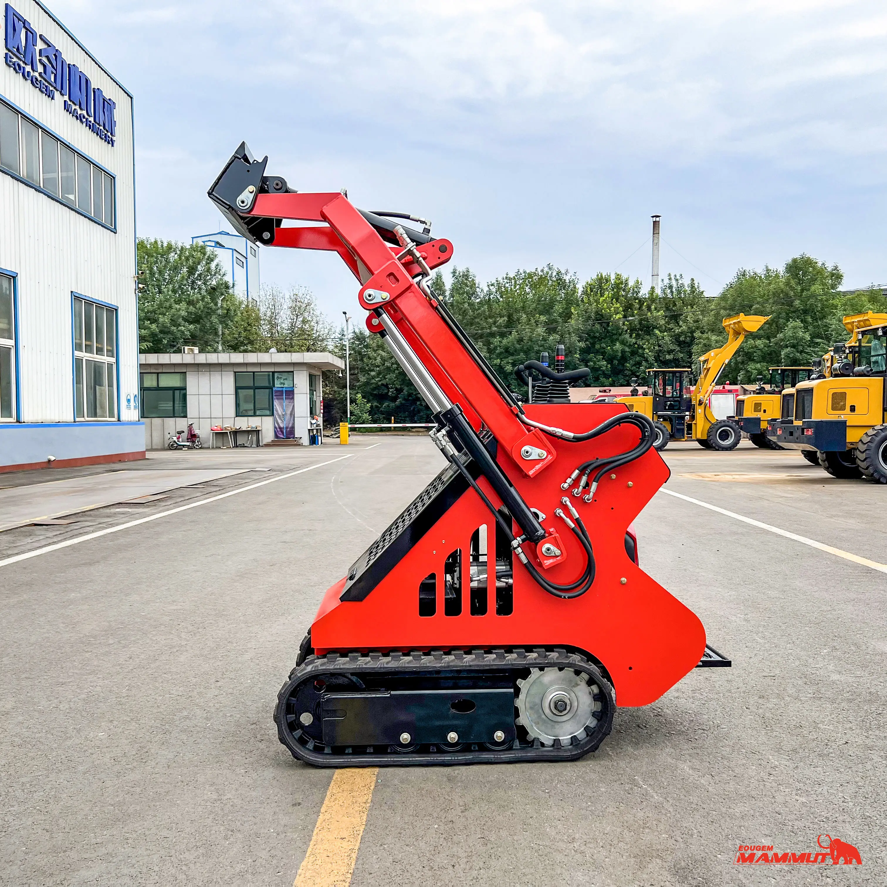 Landscaping Low Cabin Loader Articulated 0.8ton Mixer Attachment Grass ...