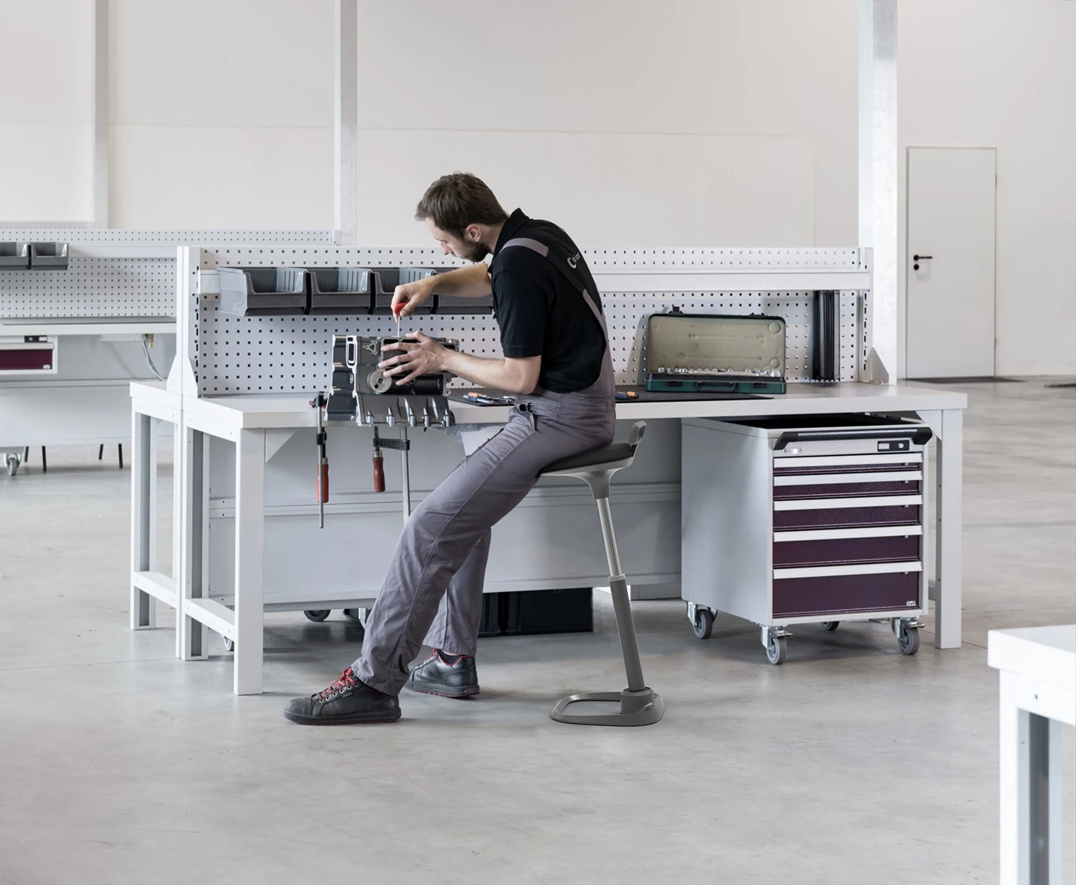 ZERO Standing Seat - Adjustable Sit Stand Stool by SEATWELL