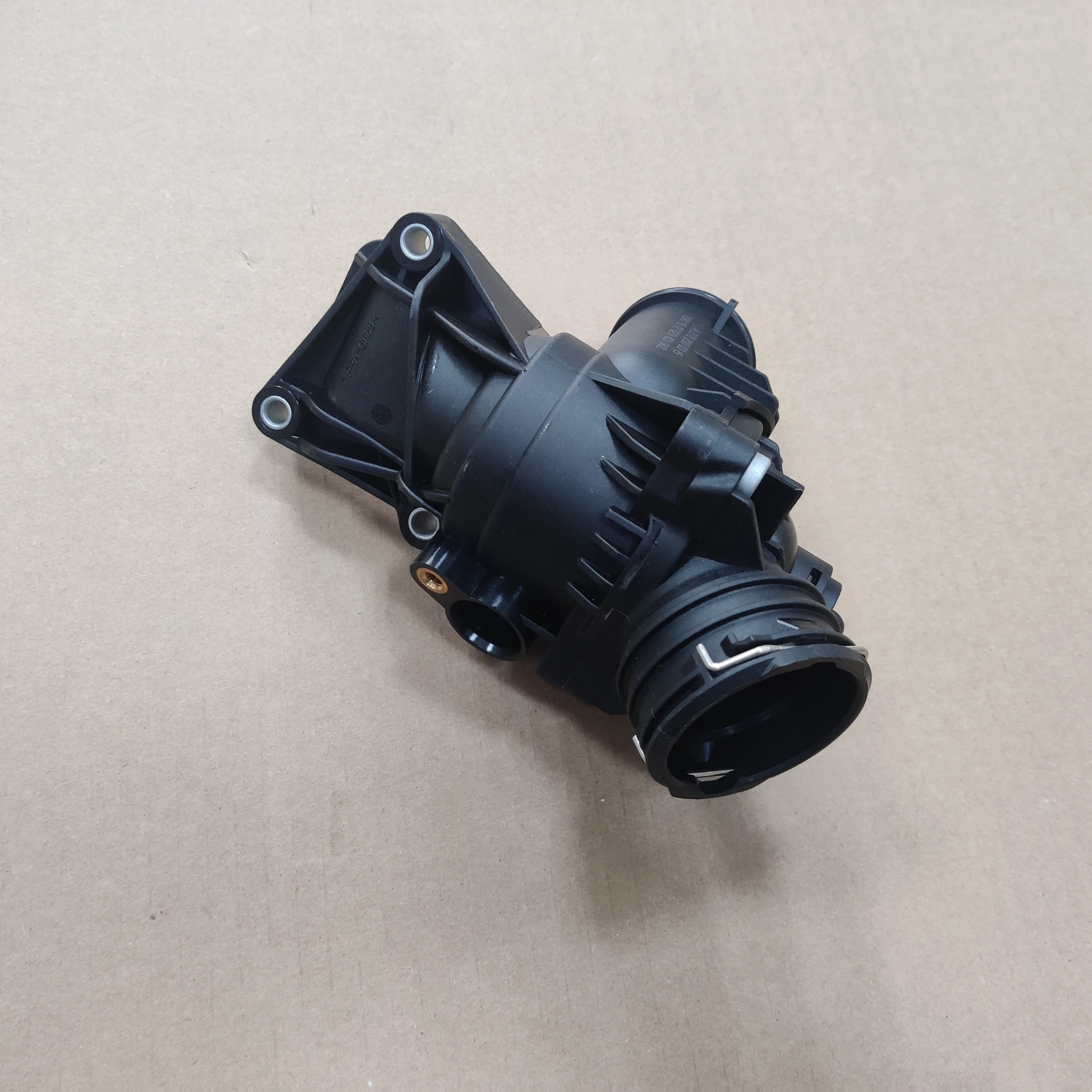 Auto Parts Engine Assembly Valve Car Thermostat Suitable For Germany ...