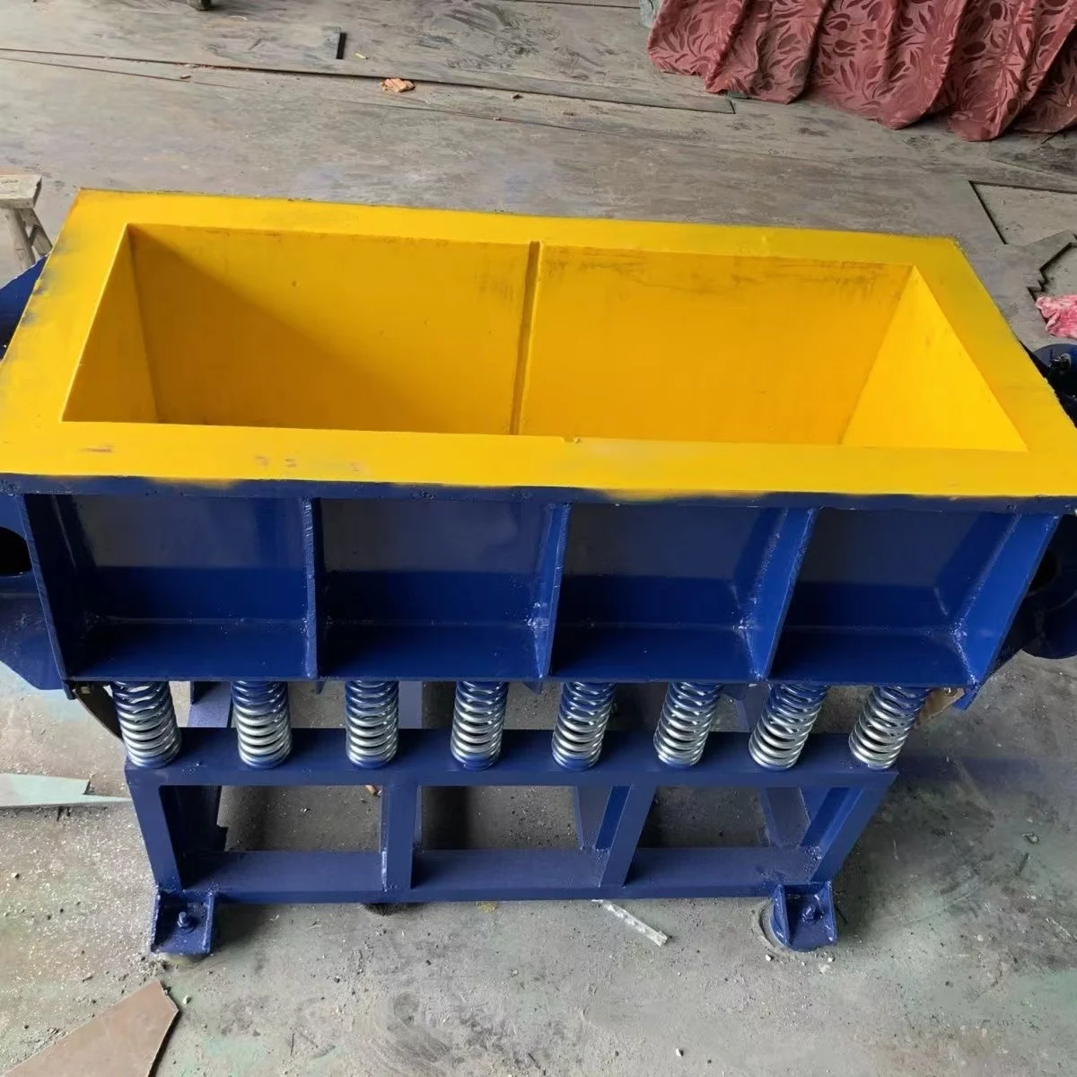 Vibration Polishing Machine Linear Trough Vibration Polishing Machine ...