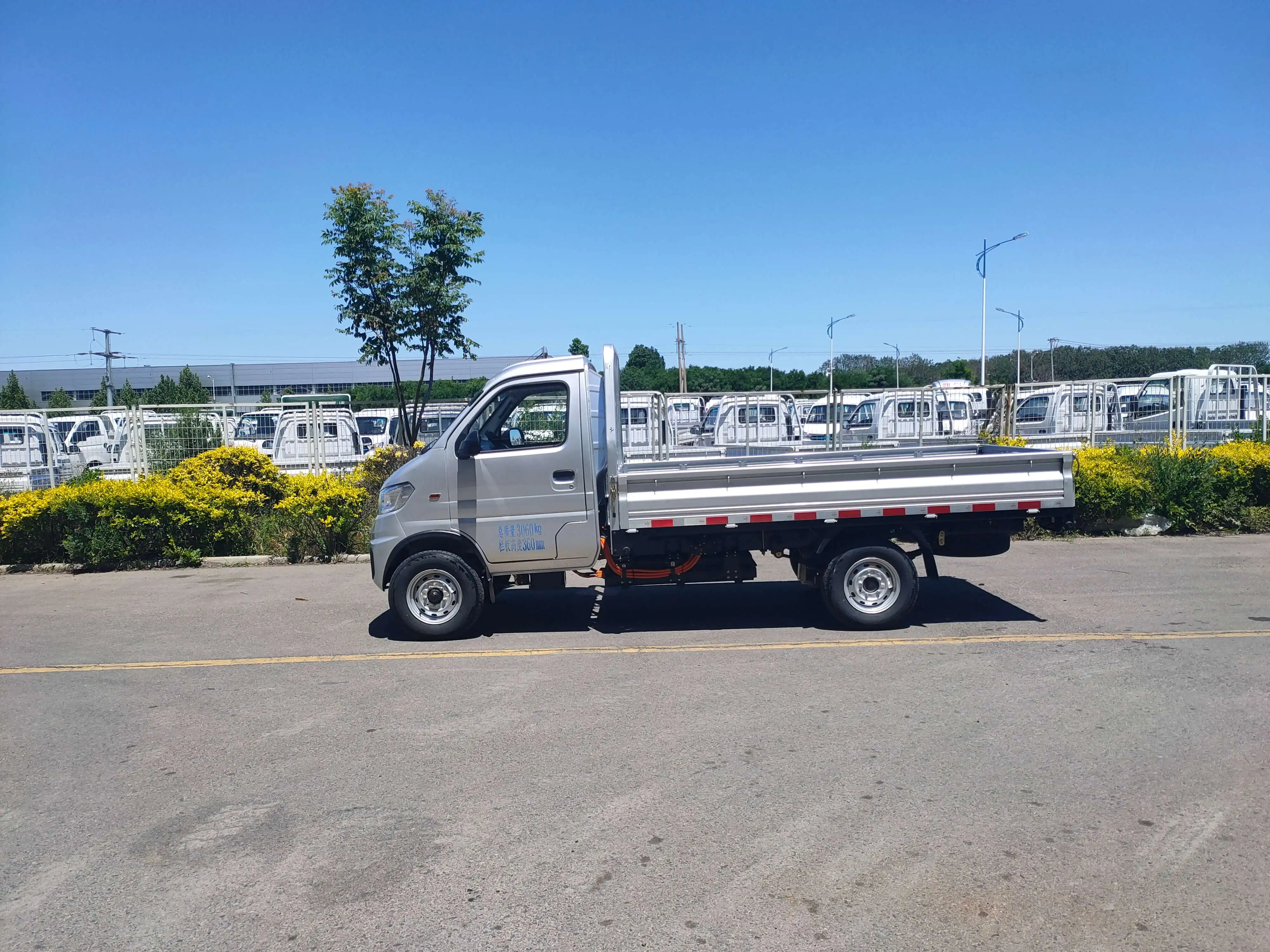 KAMA 4x4 Electric Cargo Truck - 200km Range & Fast Charge