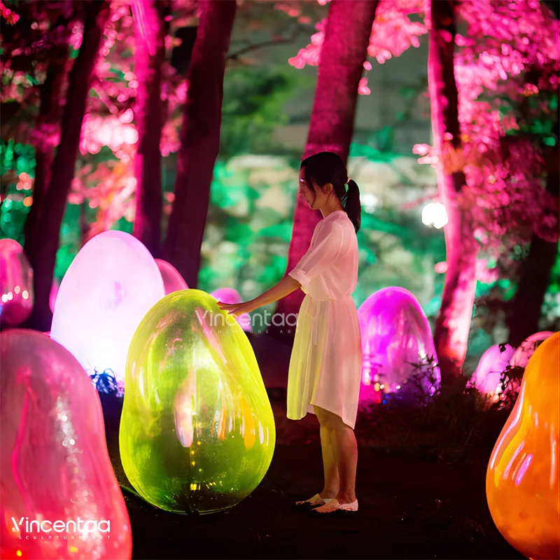 Vincentaa Modern Art Outdoor Lawn Plaza with Custom Sculptures