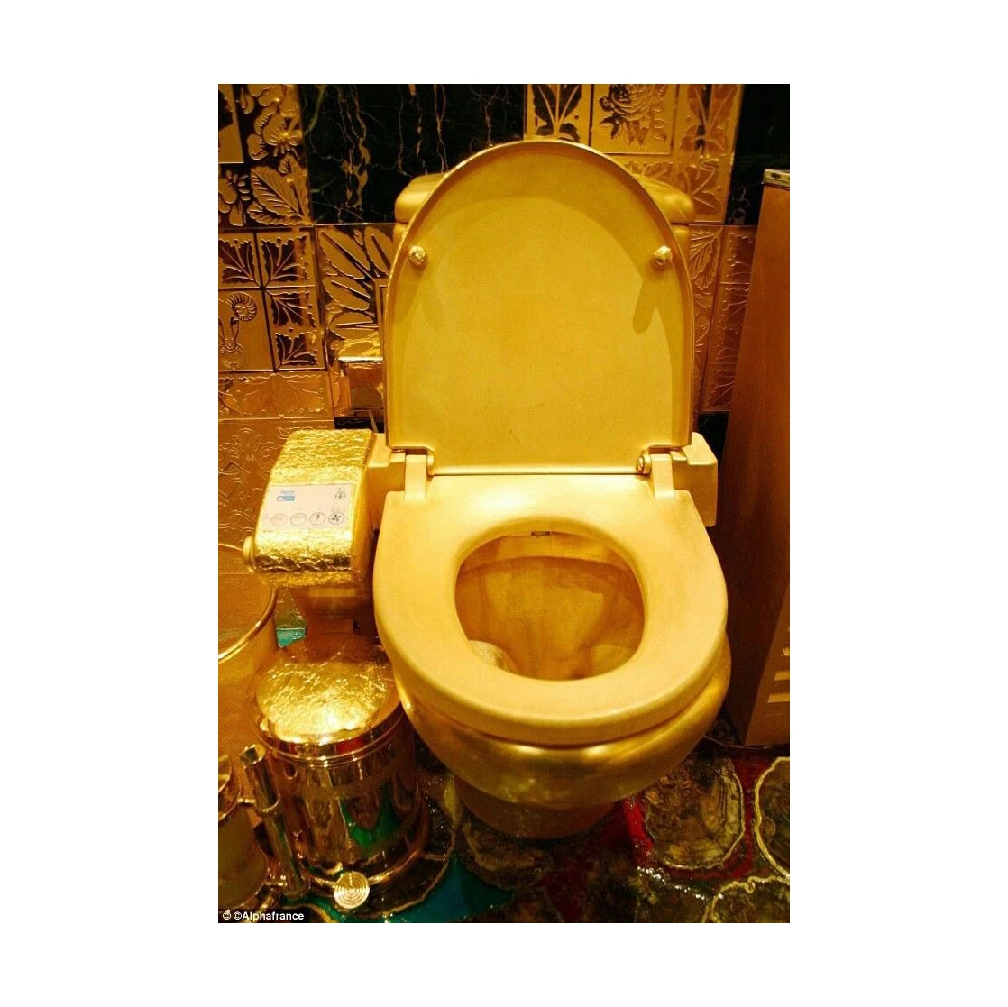 Luxury Bathroom Golden Wc Commode Toilet Bowl Ceramic Sanitary Ware One ...