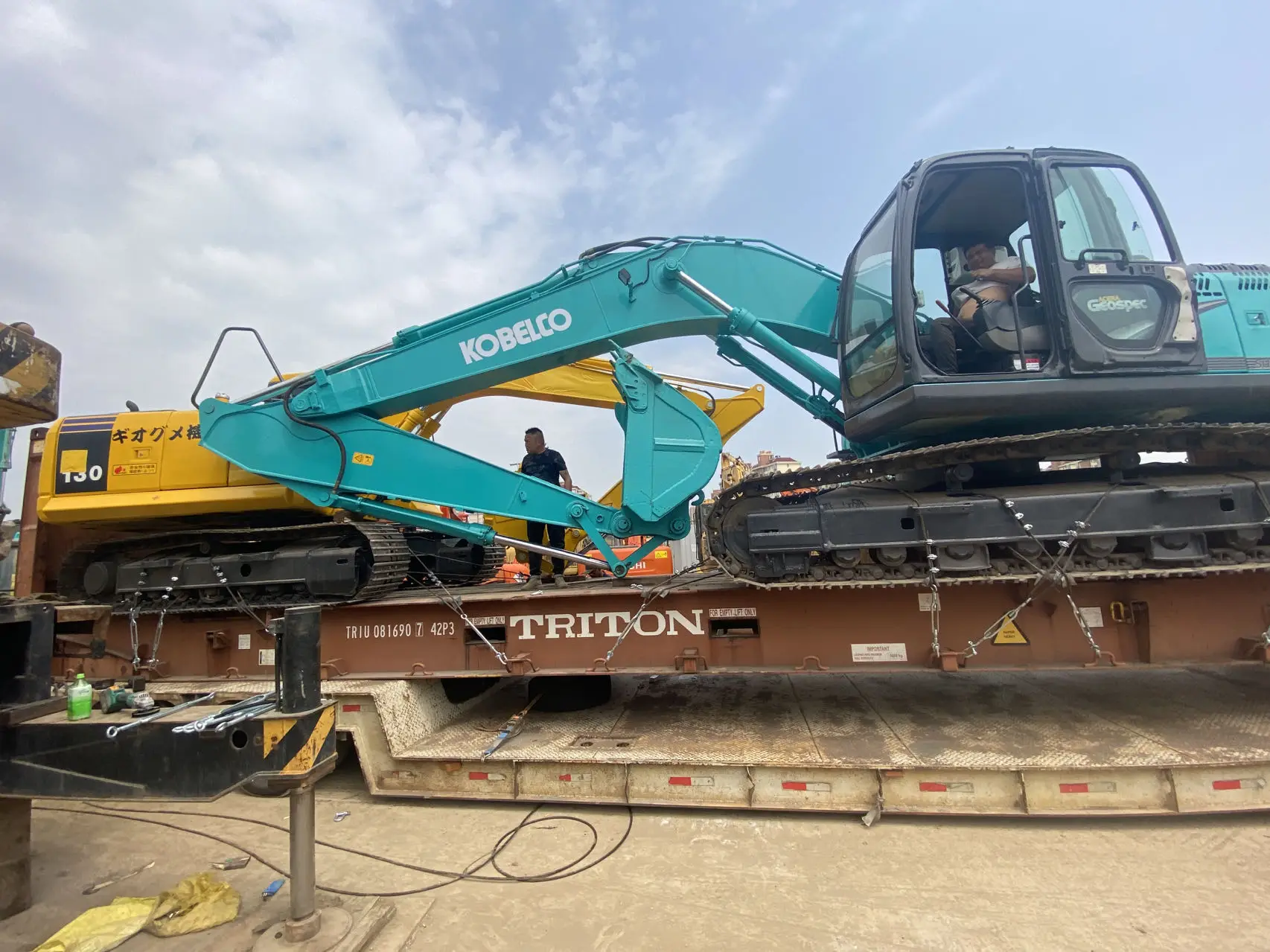 Earth Moving Crawler Excavator Used Hyundai 220-9 / Second-hand Japan ...