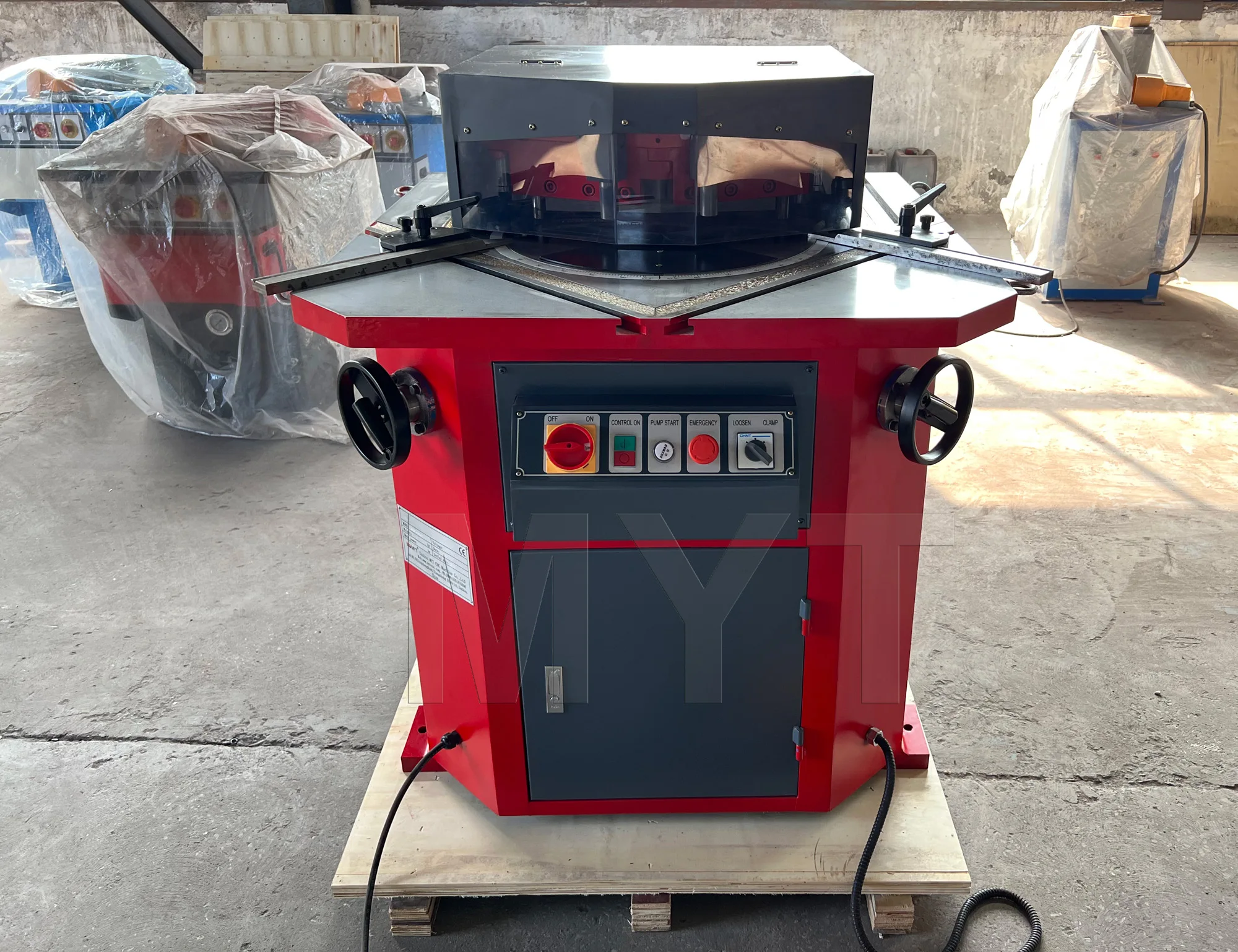 Adjustable Angle Hydraulic Sheet Metal Notching Machine For Corners ...