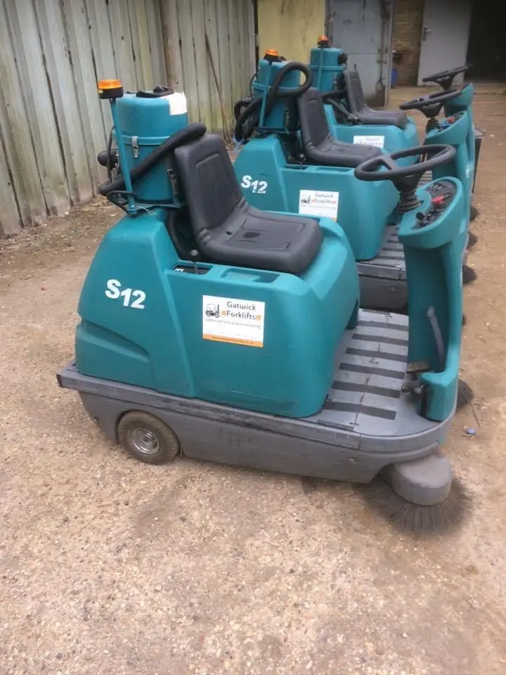 Electronic Industry Four Wheel Steering Road Sweeper Cleaning Machine ...