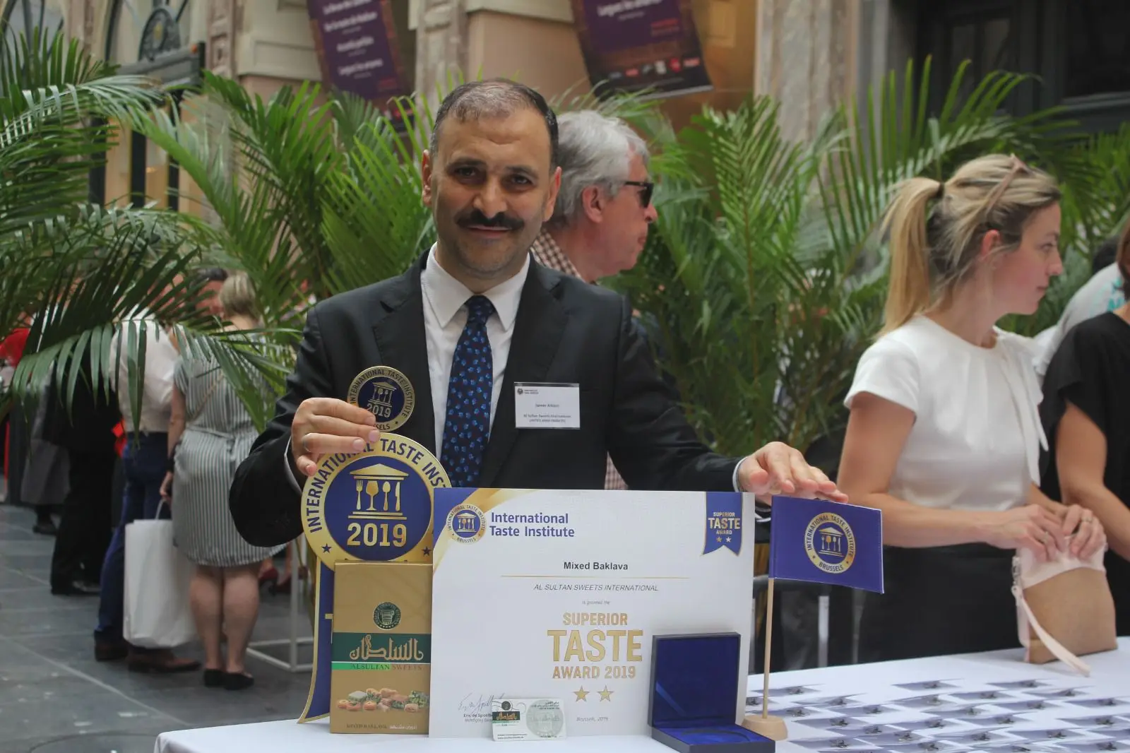 Al Sultan Sweets Mabroma Pistachio Exquisite Oriental Sweets Assortment ...