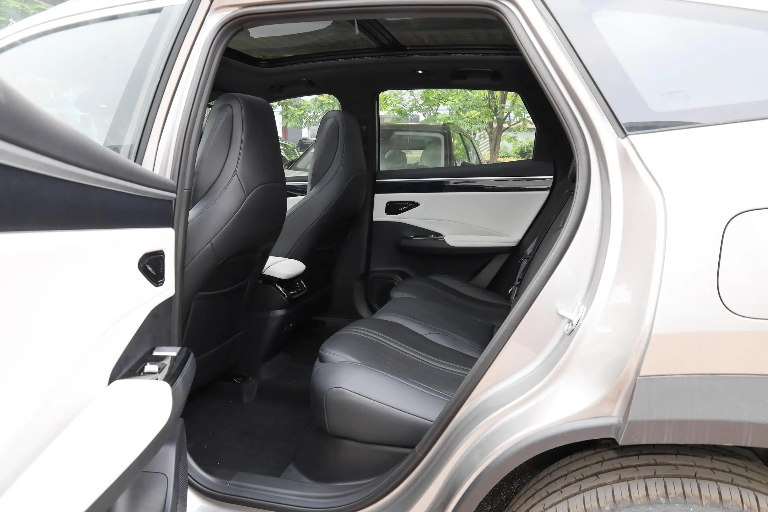 Hot Sale Geely Galaxy L7 2023 1.5t Dht 115km Plus/max Plug-in Powered ...