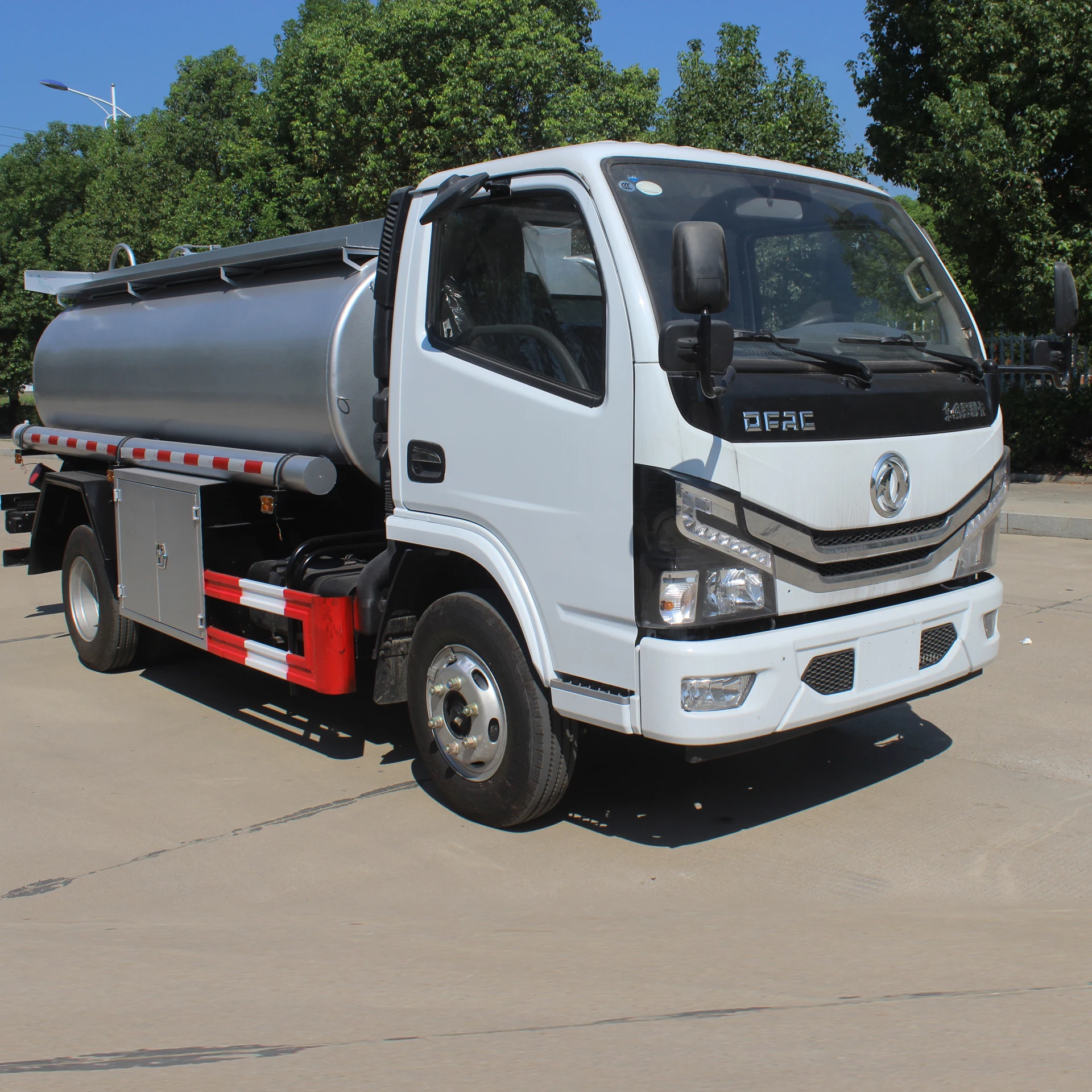 Dongfeng Oil Tank Truck 7ton Diesel 130hp 4l/5l With A/c Left Hand Drive/right Hand Drive ...