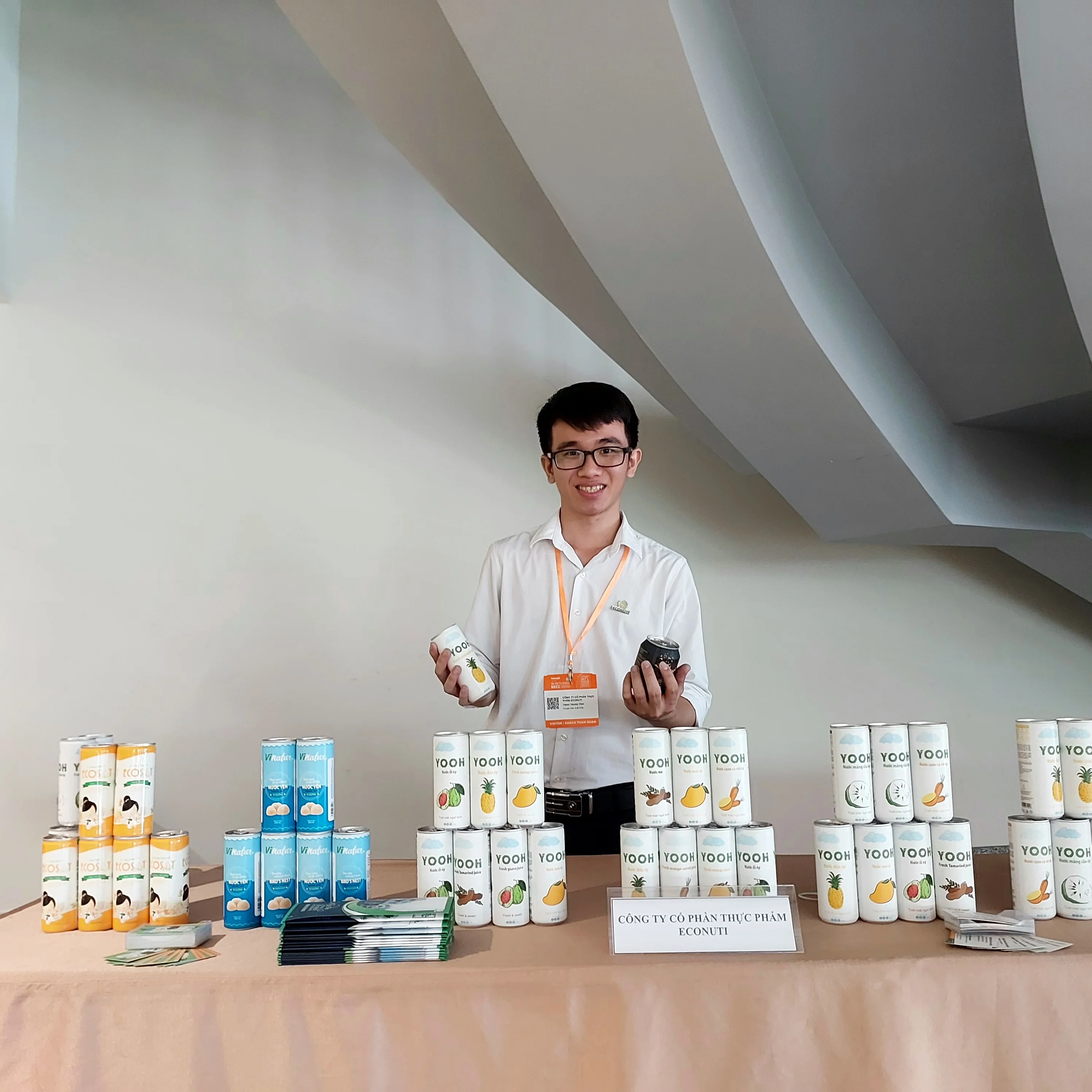 Yooh Bubbly Sparkling Pineapple Juice Drink Canned 240ml Rtd Healthy Sparkling Juice - Buy Yooh ...