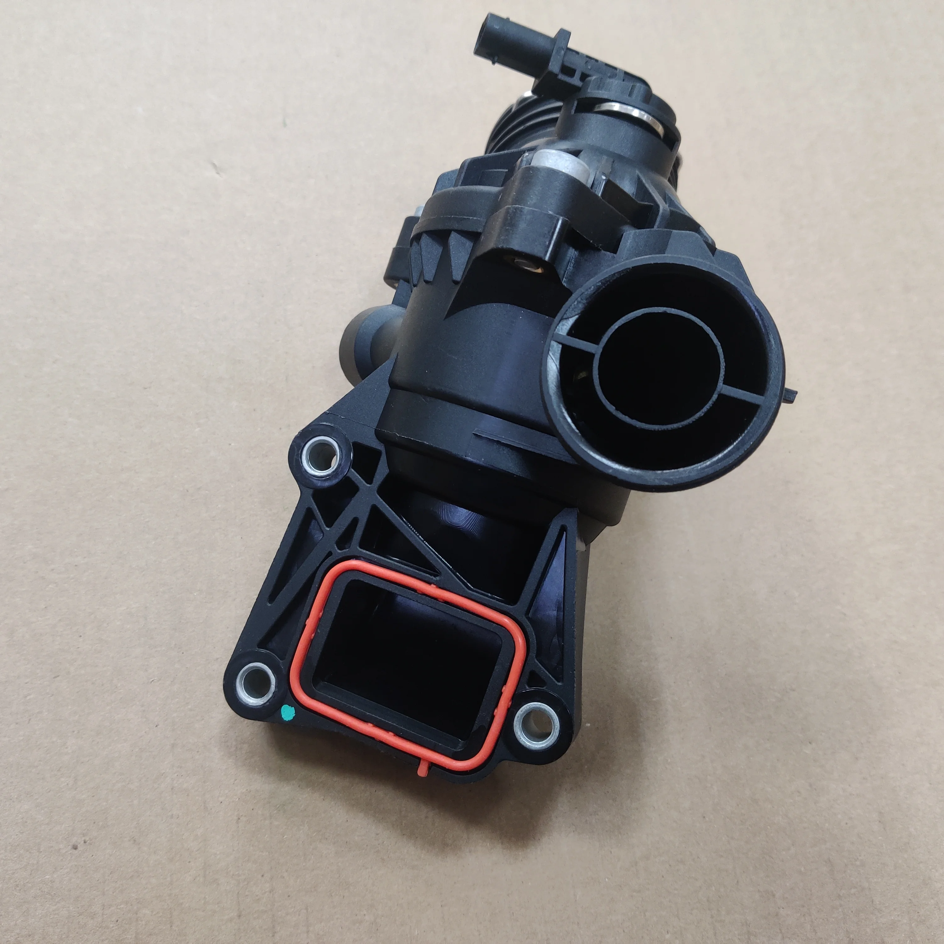 Auto Parts Engine Assembly Valve Car Thermostat Suitable For Germany ...