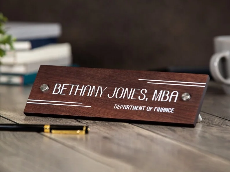 UV Printed Vertical Wooden Nameplate - Desk Nameplate for Business ...