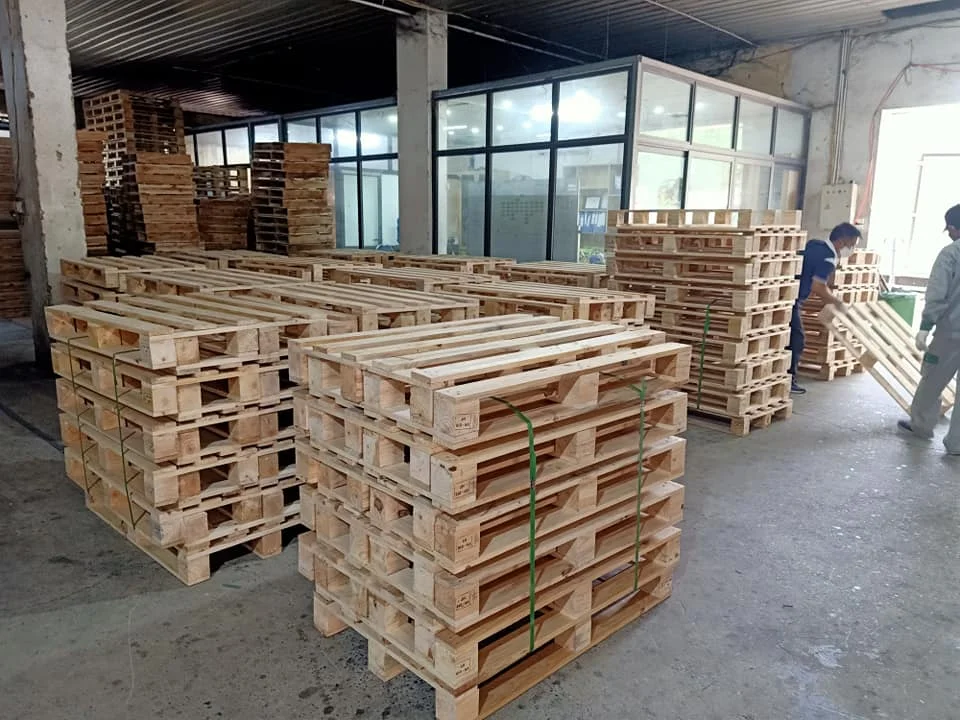 Solid Wooden Pallets - Wholesale Wood Pallet -Cheap Price Transport ...