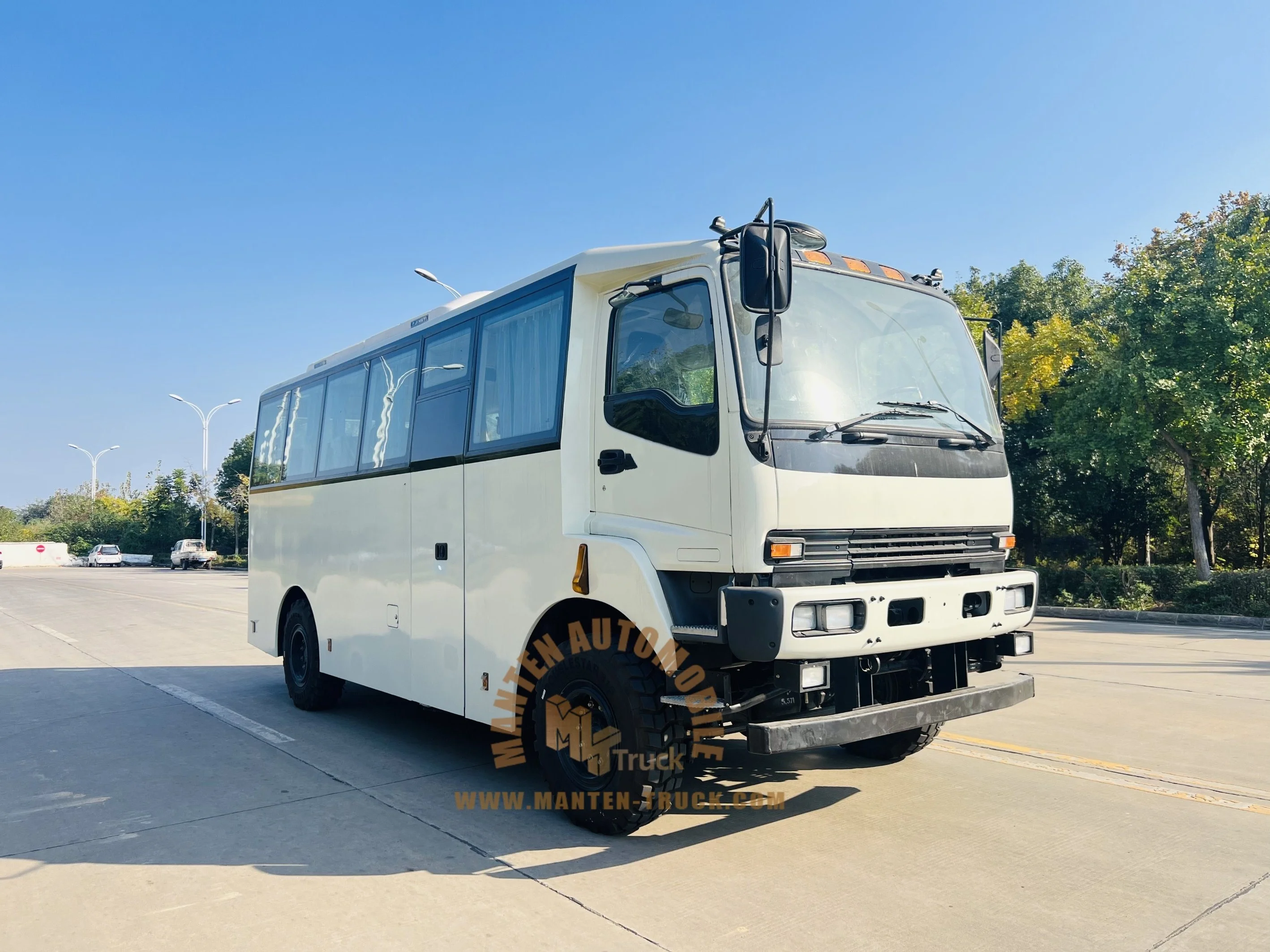 I Suzu 4x4 Heavy Duty Bus - off-Road with AC for Passengers