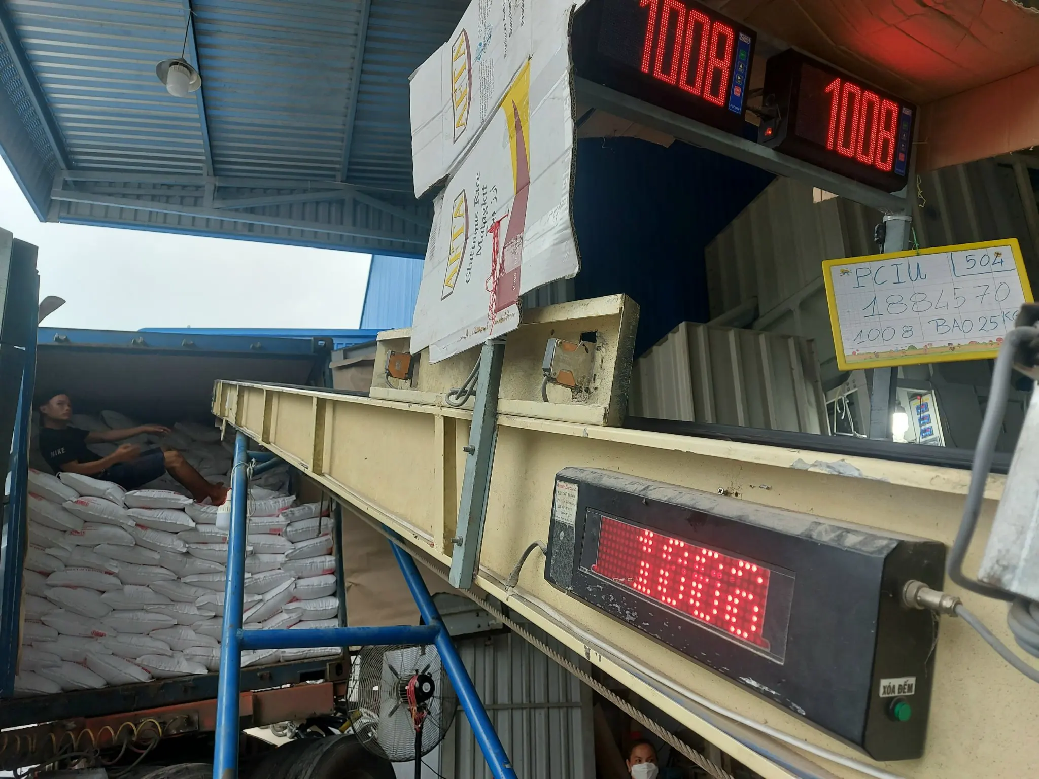 504 Long Grain White Rice 5% Broken From Vietnam Factory For Export ...