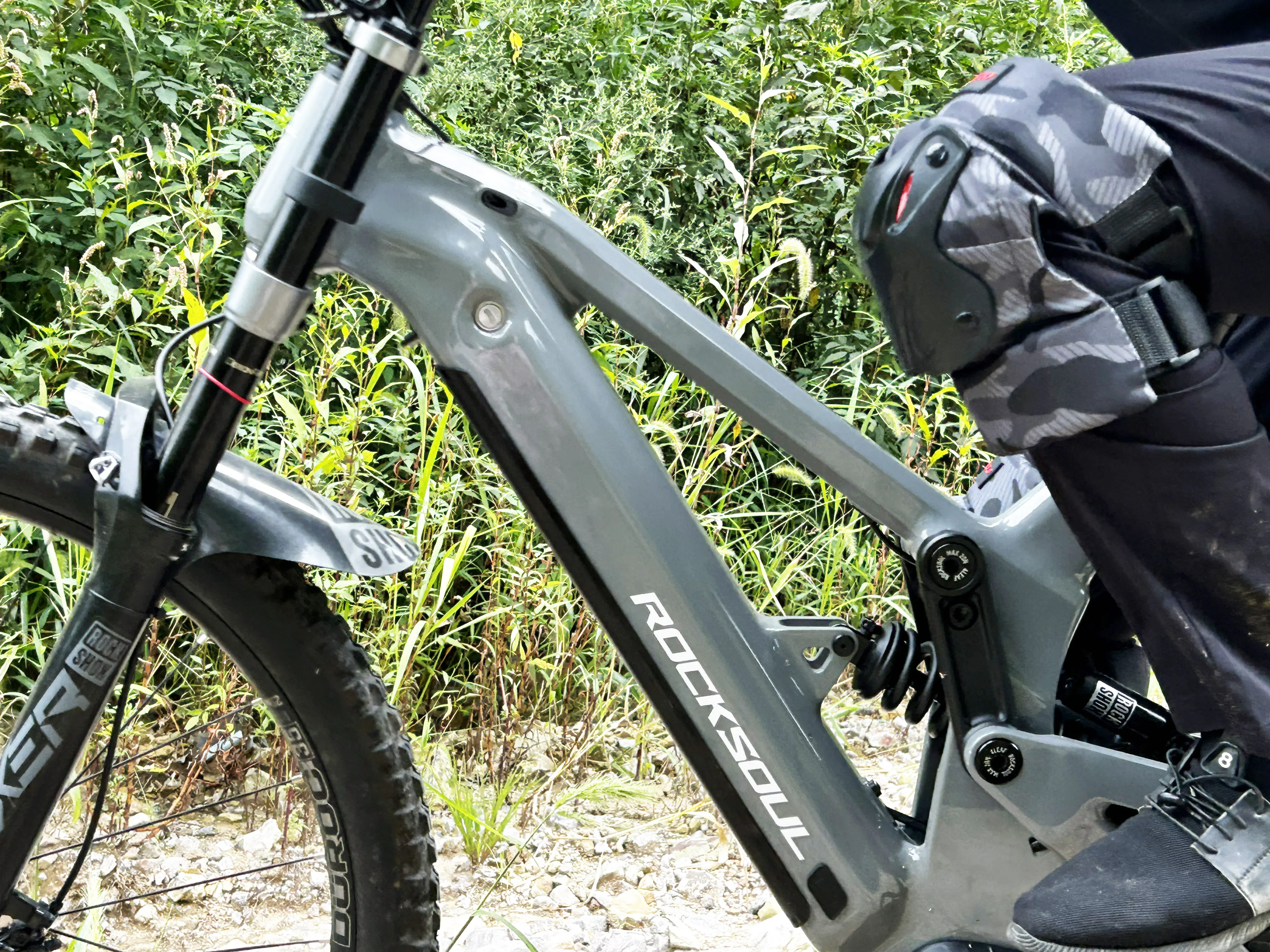 4LEAF Downhill Ebike with Rockshox Fox Shocks & Bafang Motor