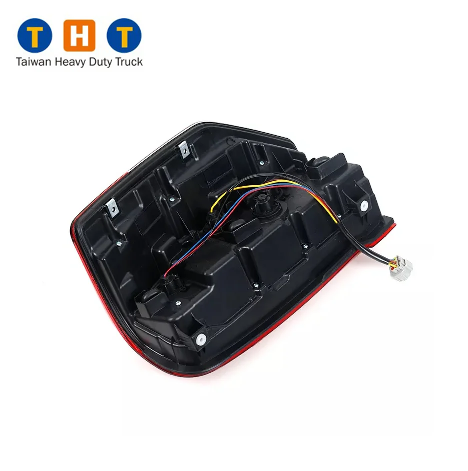 Truck Tail Light RH/LH 8330B213 8330B214 for Mitsubishi Fuso L200