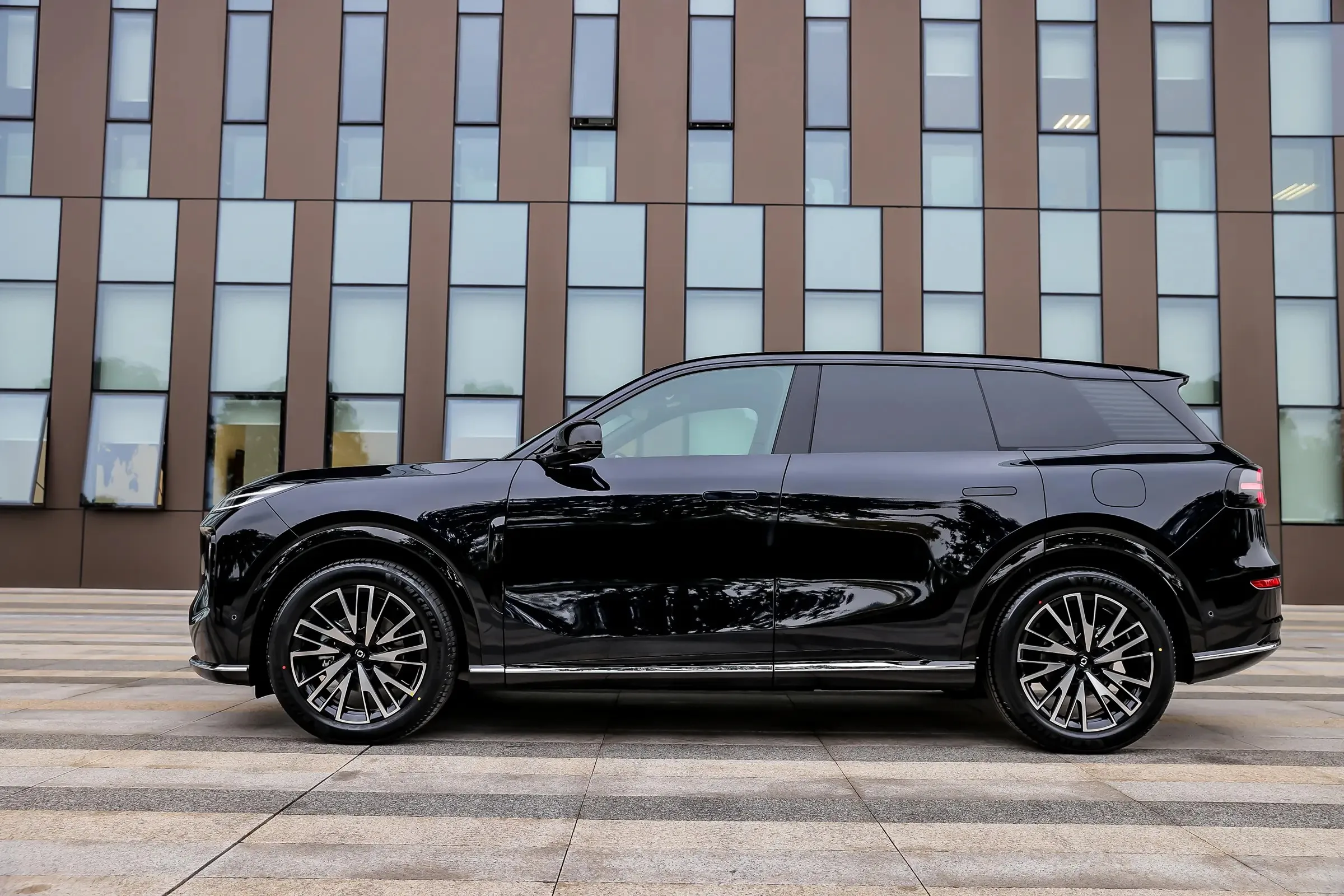 2025 Changan Qiyuan Q07 Hybrid Electric SUV - 5 Seats