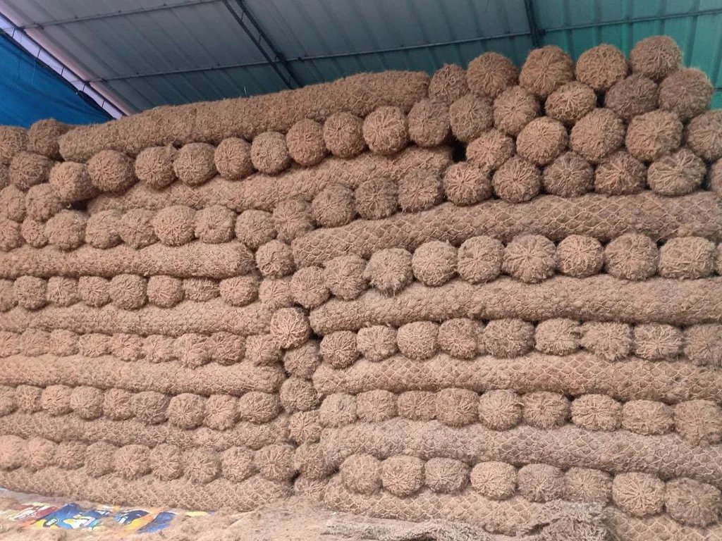 Coco Coir Logs Made From 100% Natural Coconut Fiber Mesh Used For ...