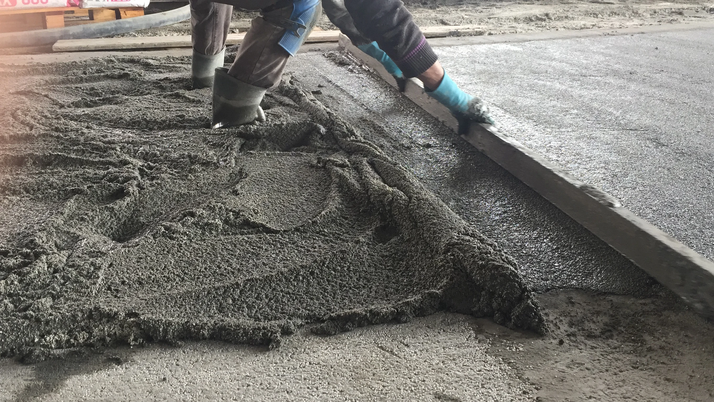 Isolcap Fein 300 - Lightweight Thermal Insulating Base Screed - Eps ...