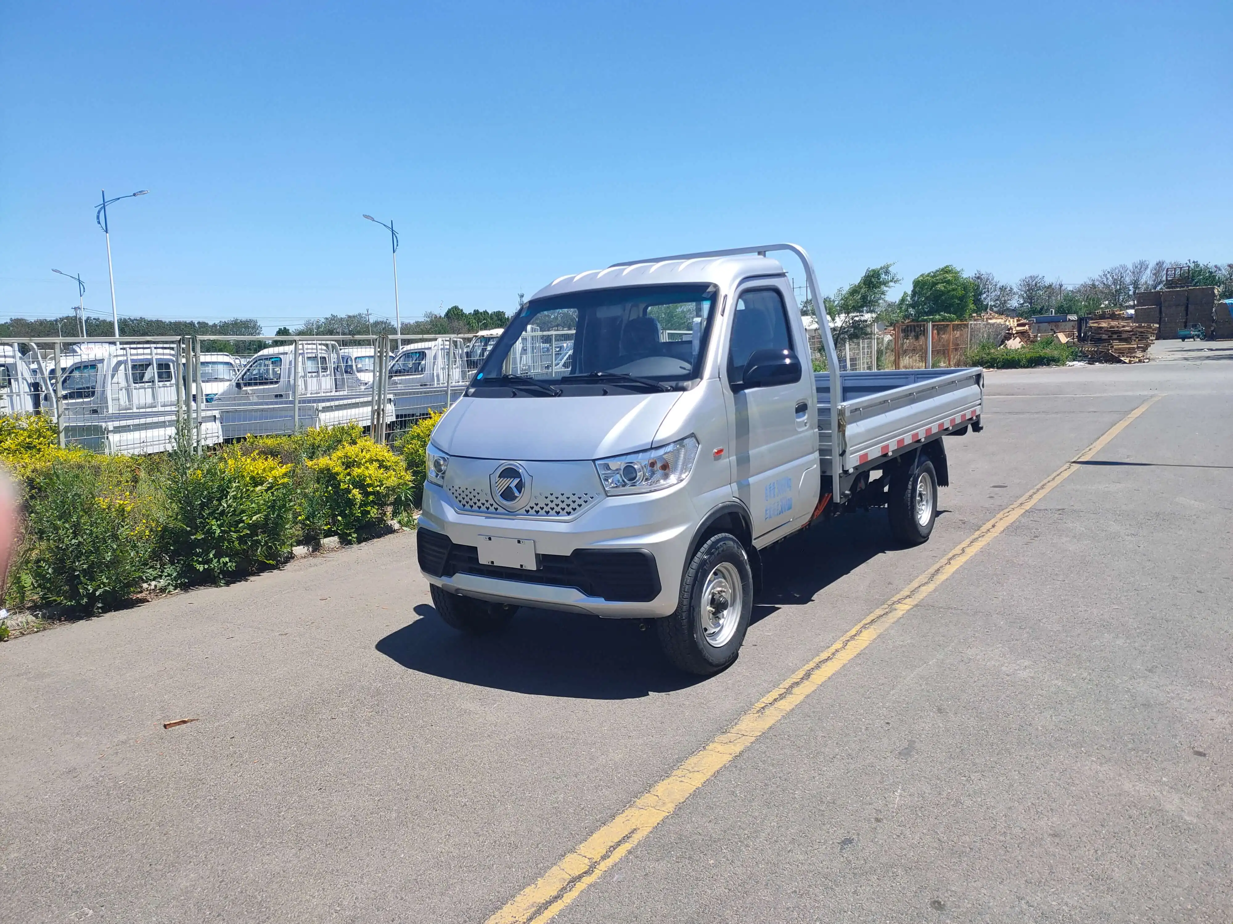 KAMA 4x4 Electric Cargo Truck - 200km Range & Fast Charge