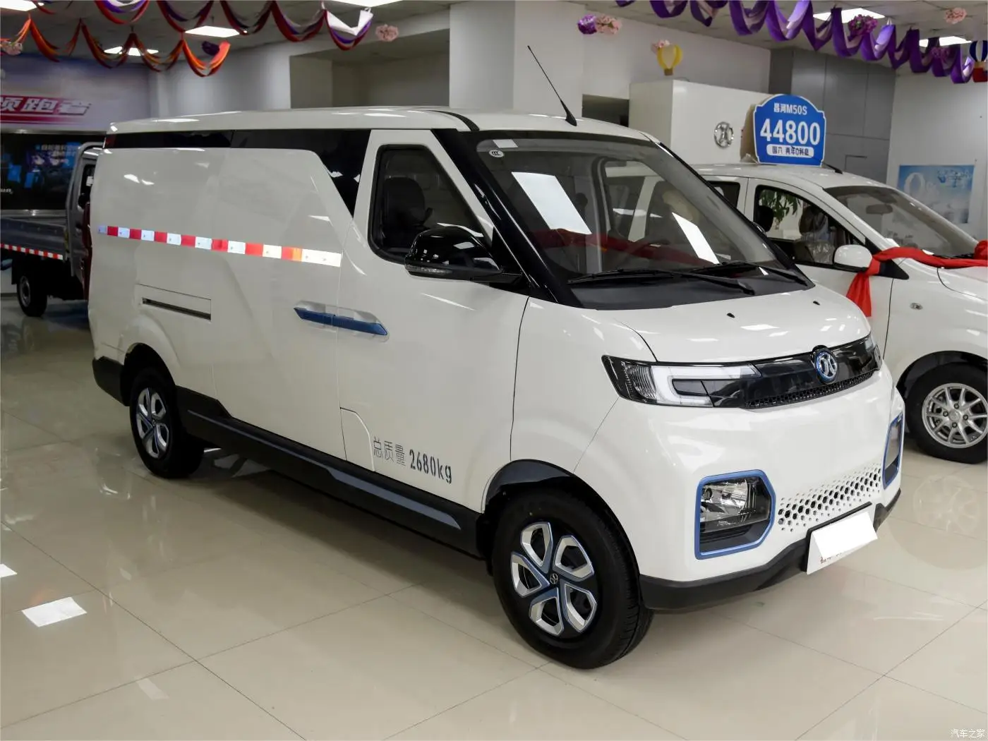 Made In China 2022/2023 New Energy Beiqi Ev5 Battery Type Electric Van ...