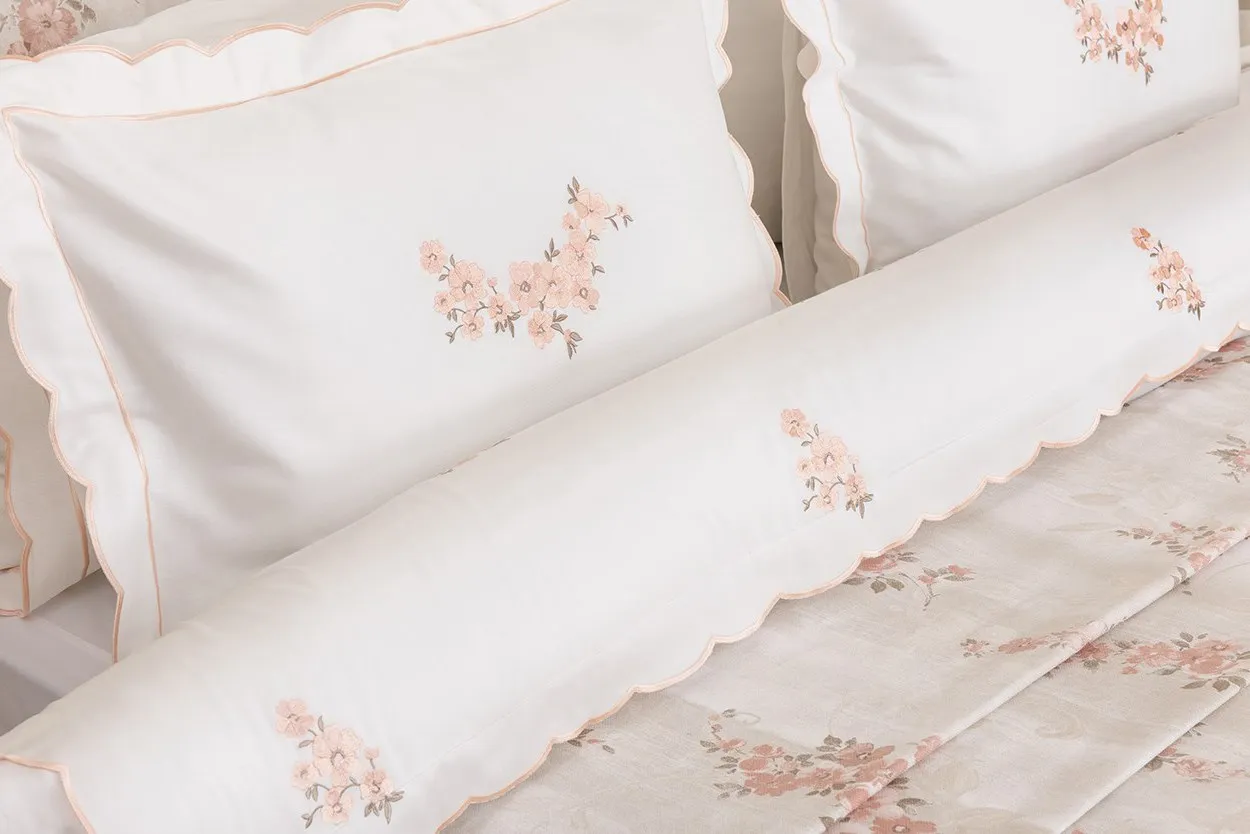 Custom Embroidery Pretty Flower Bedding Set for Home & Hotel
