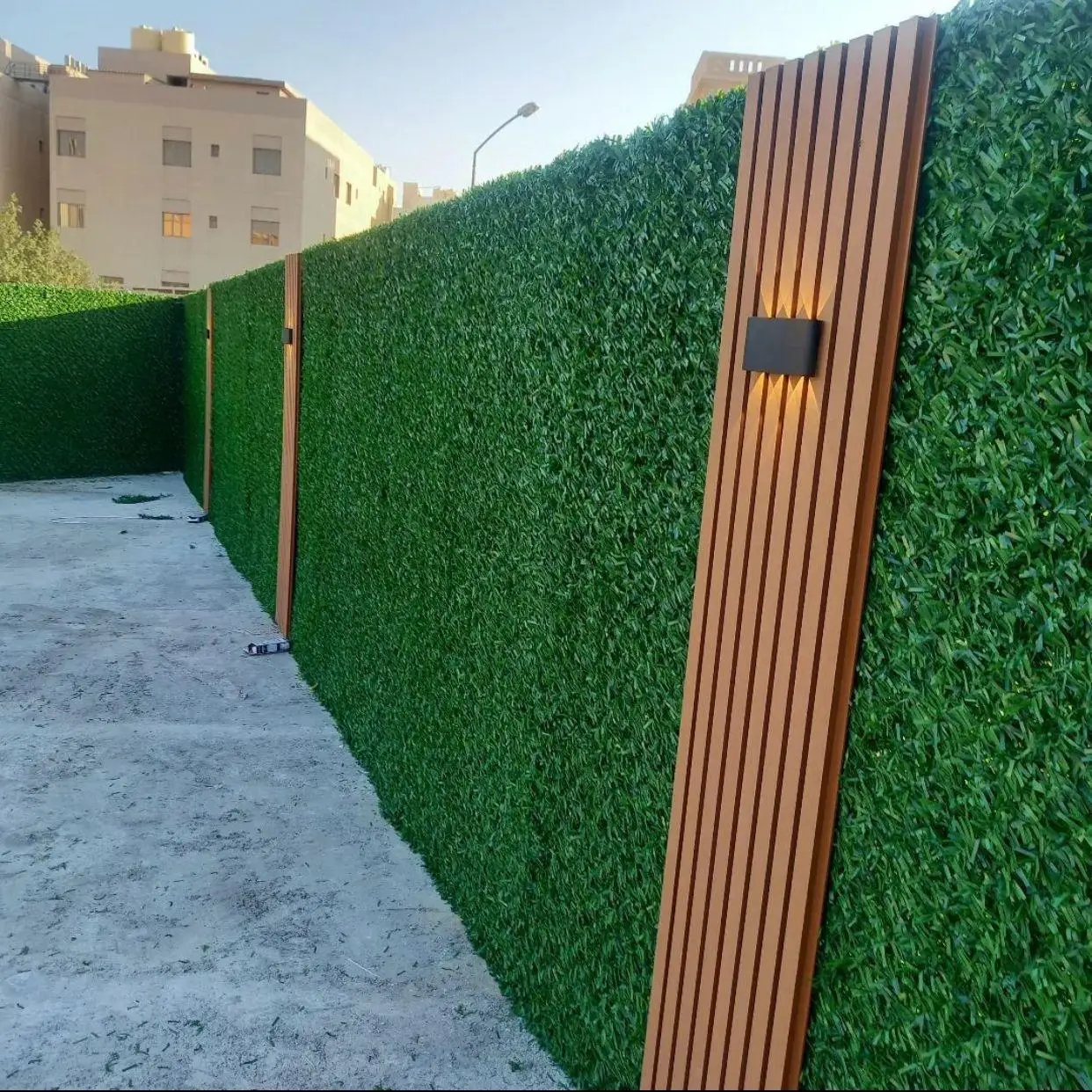 Artificial Grass Chain Link Fence Rolls - Durable & Eco-friendly